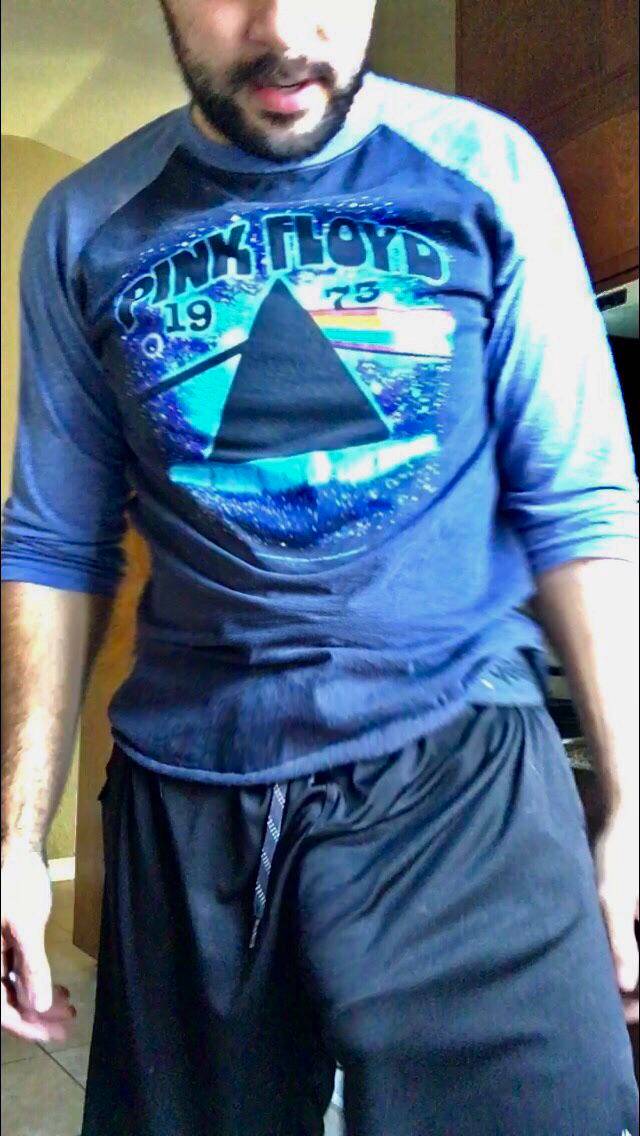 How do we feel about bulges—Yay or nay? This is my gym attire lol 🙈 | Scrolller