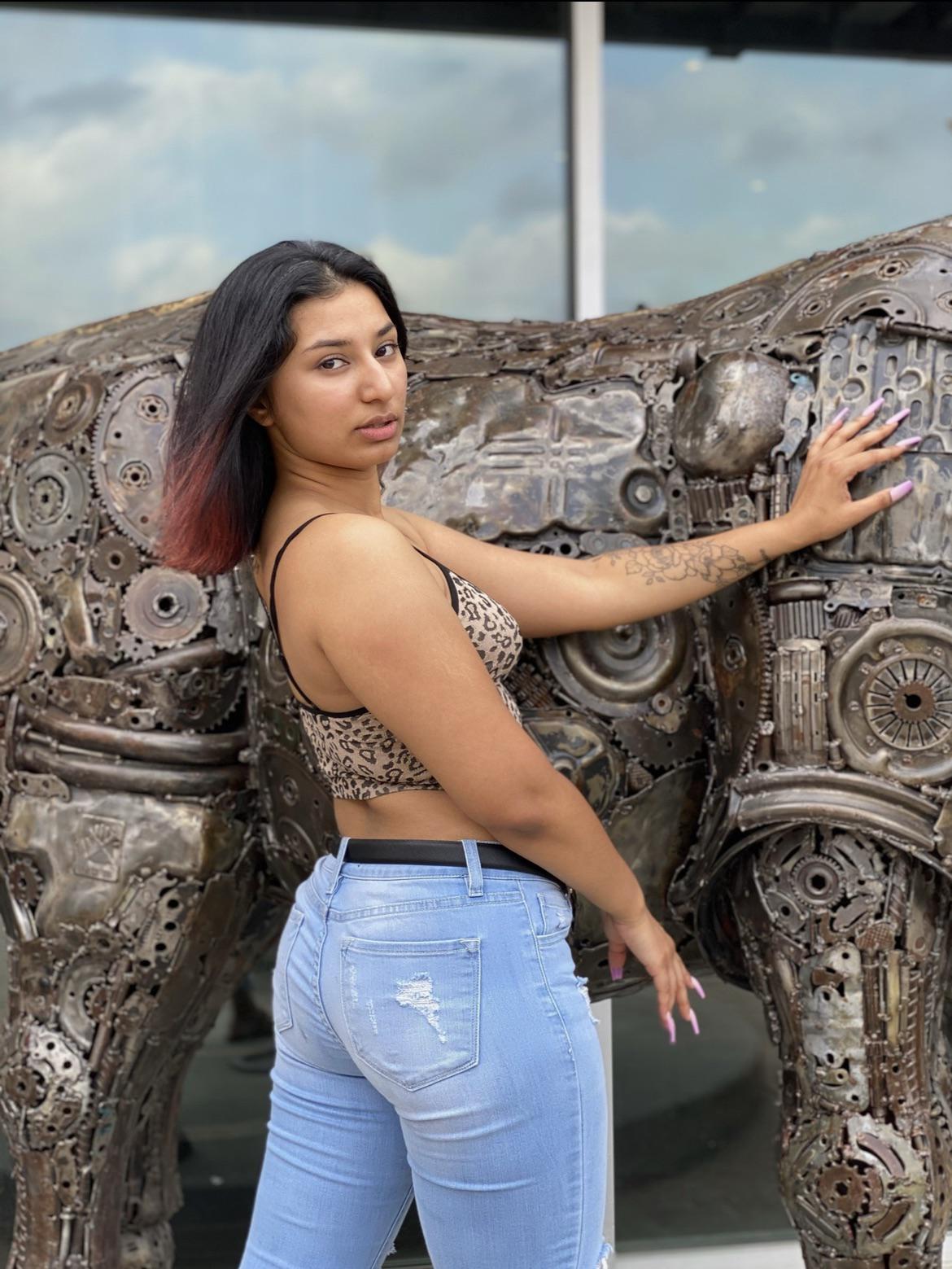 How do y’all like this pic? I tried something different 😈😈🤤🤤👑👑🇵🇰🇵🇰 | Scrolller