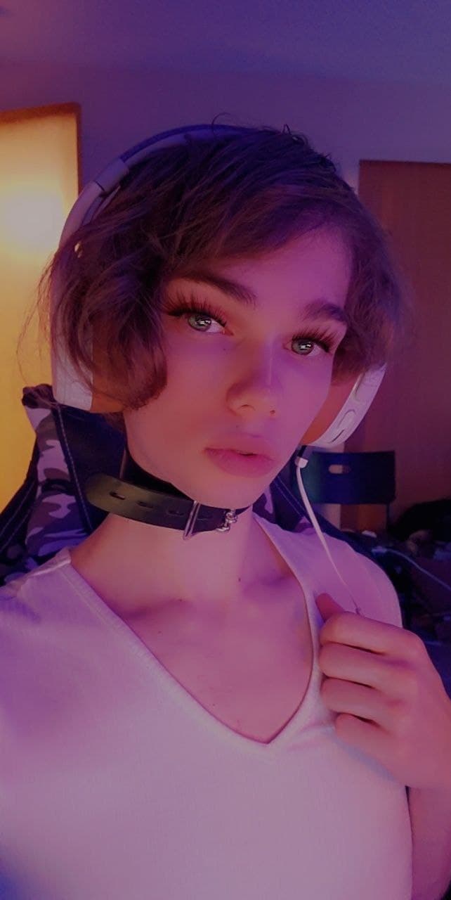 how does my collar look? | Scrolller