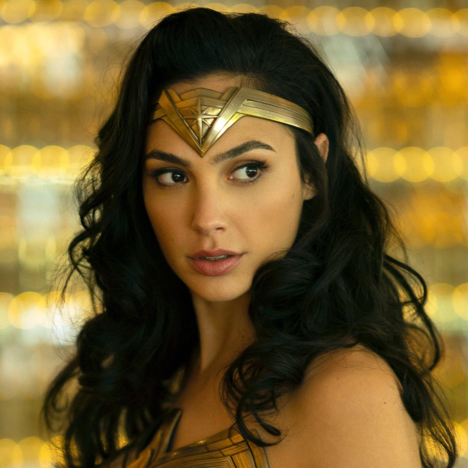 How Intensely Would You Facefuck Gal Gadot As Wonder Woman Scrolller