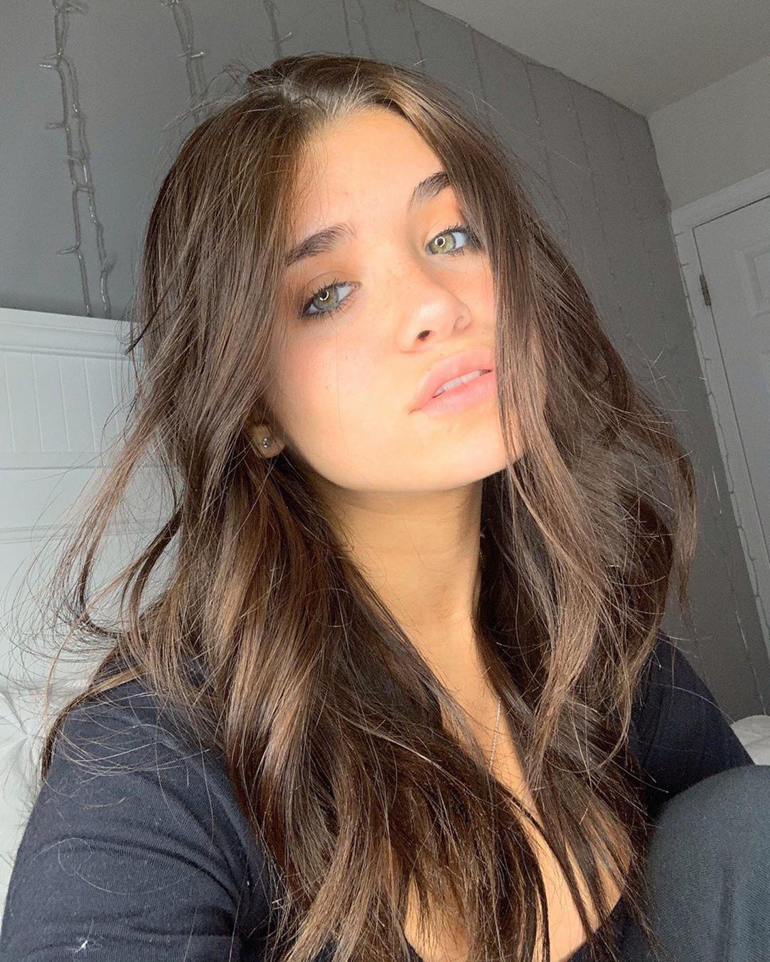 How long would you last if Nessa Barrett gave you a blowjob? | Scrolller