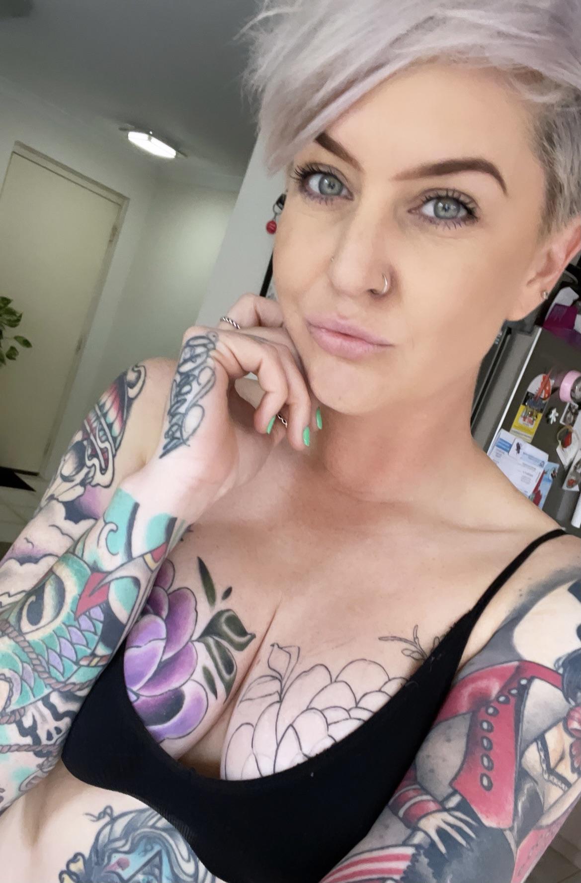 How much do you love my tattooed cleavage? | Scrolller