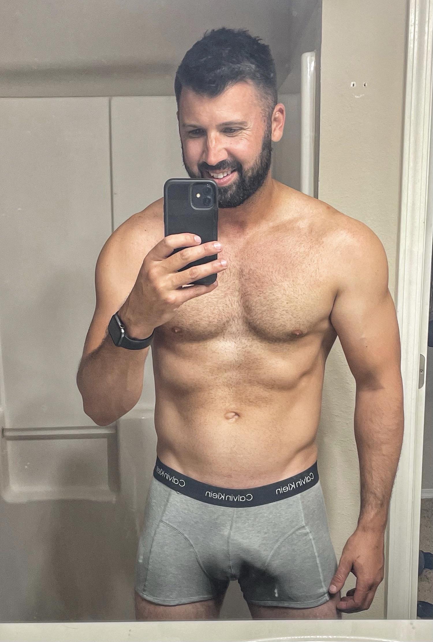 How’s my bulge?? | Scrolller