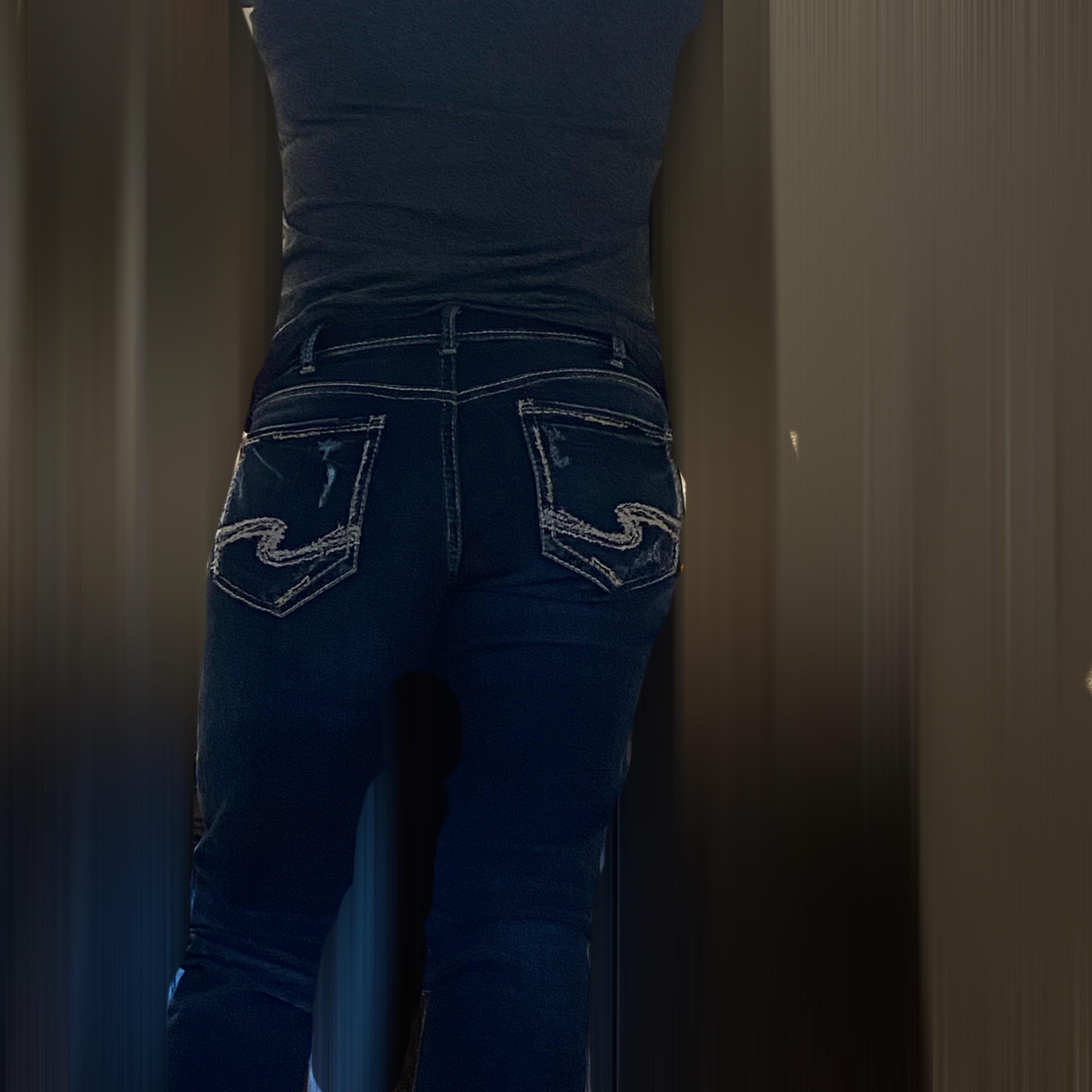 How’s the clothed cougar? Taking special request. Let me know what you wanna see female 51 ...