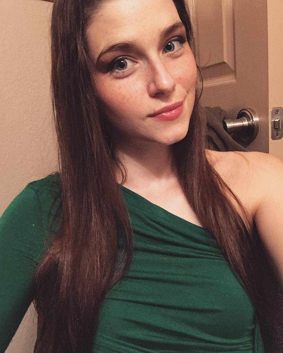 Green dress | Scrolller