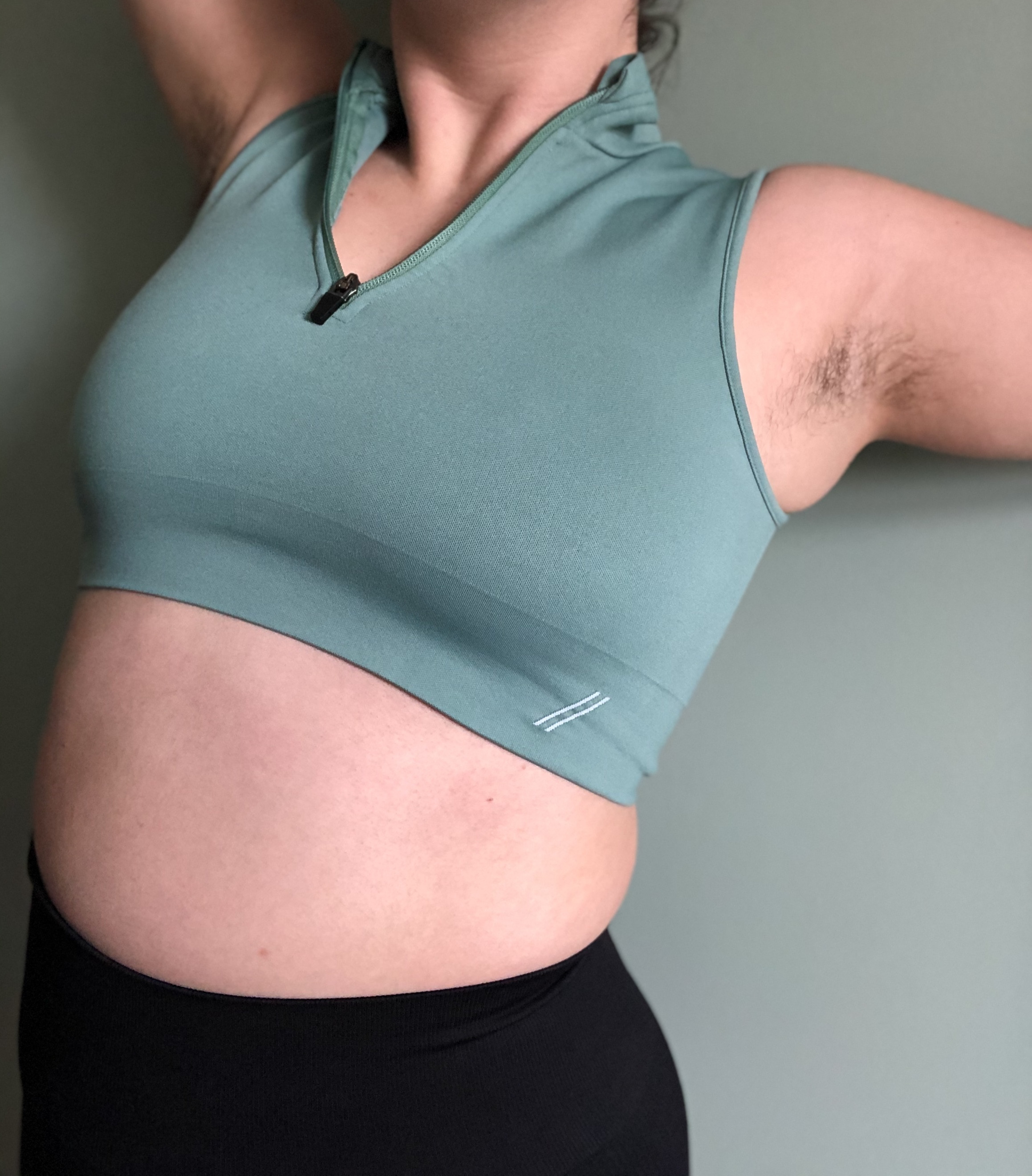 How smelly do you think my armpits are after my last gym session? | Scrolller