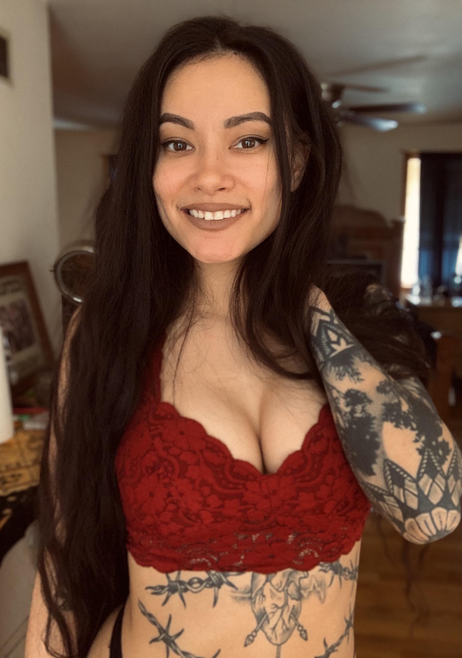 https://cover.inkedmag.com/2020/sarah-smith-2 Please vote for me:) | Scrolller