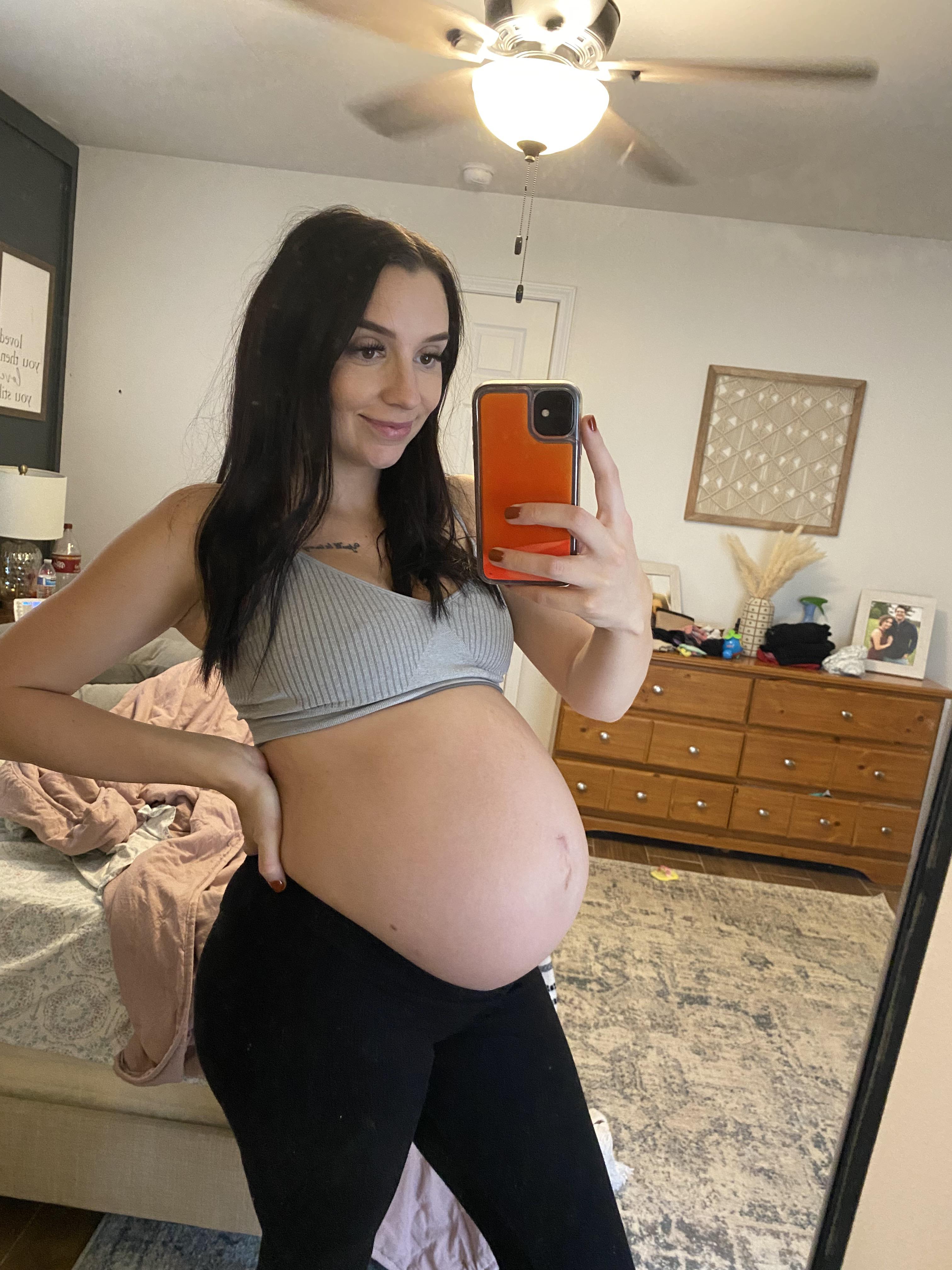 Hubby can’t keep his hands off | Scrolller