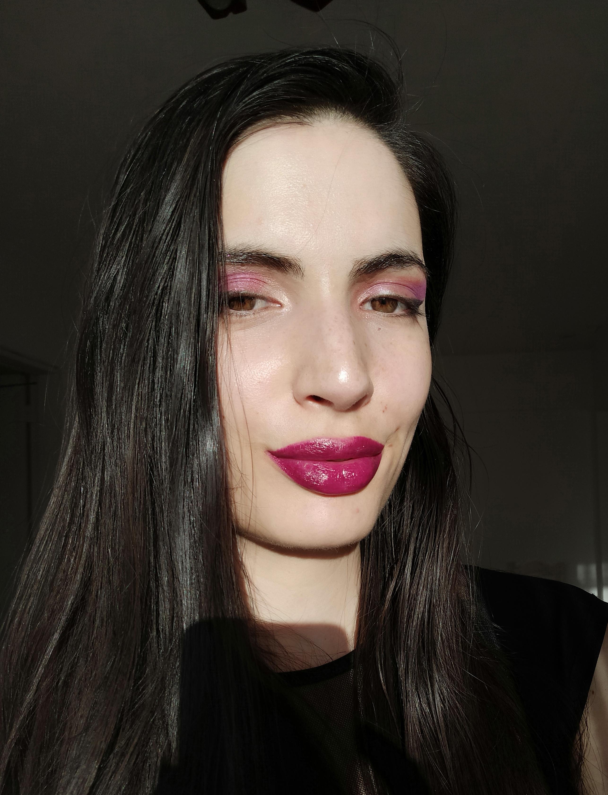 Huge lips to spit | Scrolller