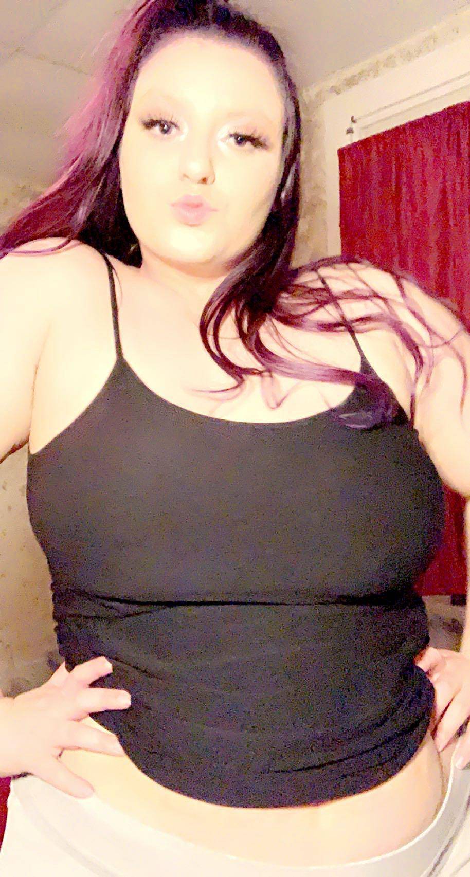 Hump day Wednesday 🖤💜💋 | Scrolller