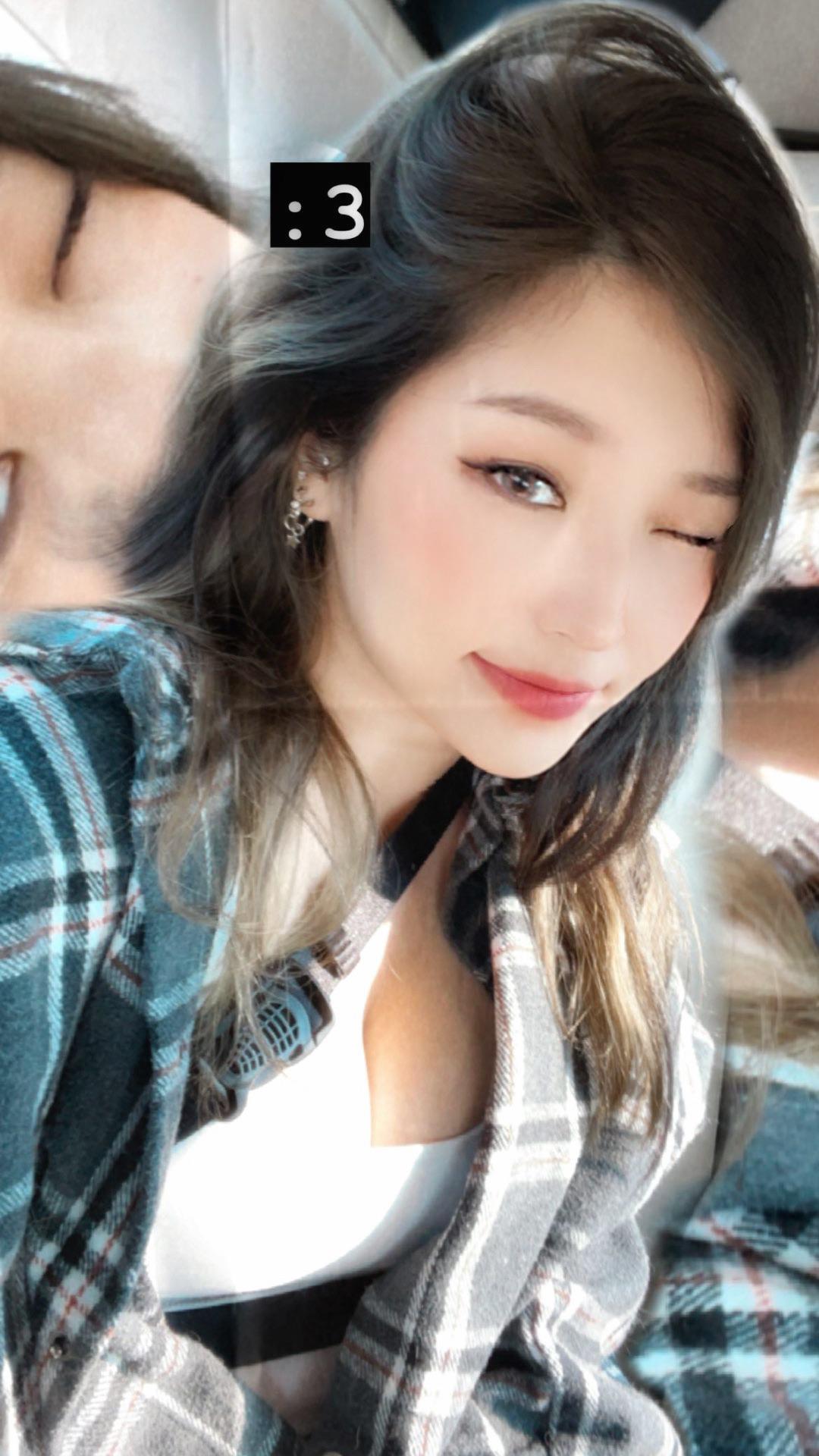 Hyoon Selfie | Scrolller