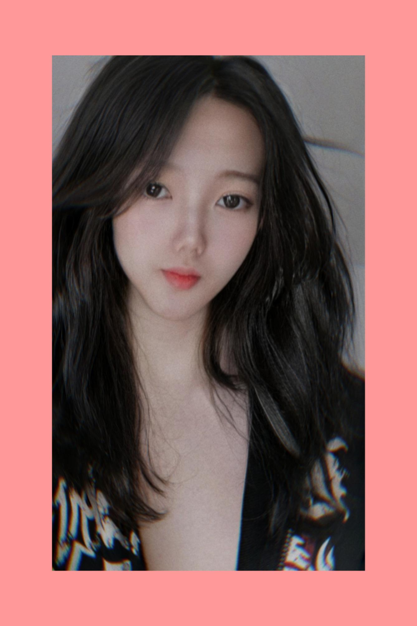 I am addicted to selfies... | Scrolller