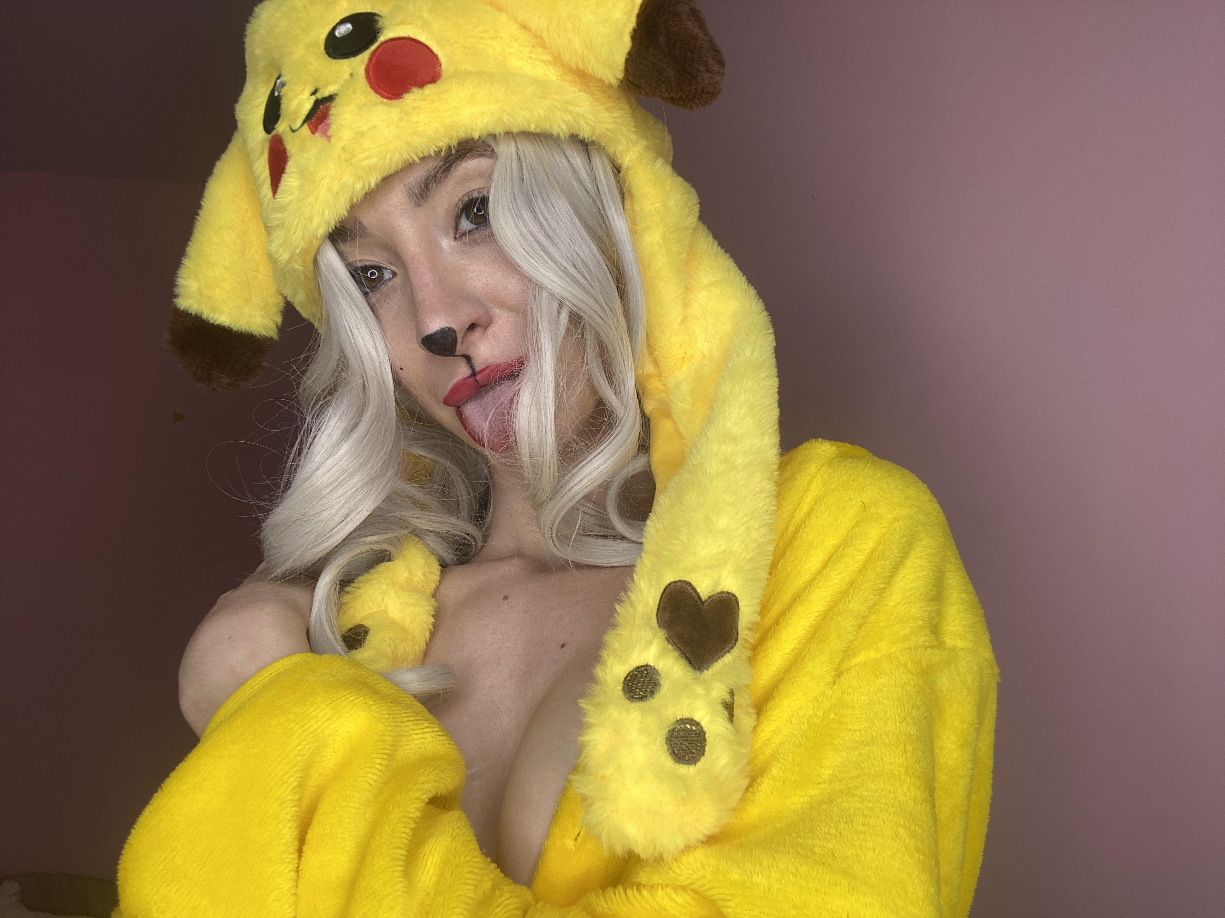 I am pikachu 🥰👇🏻 | Scrolller
