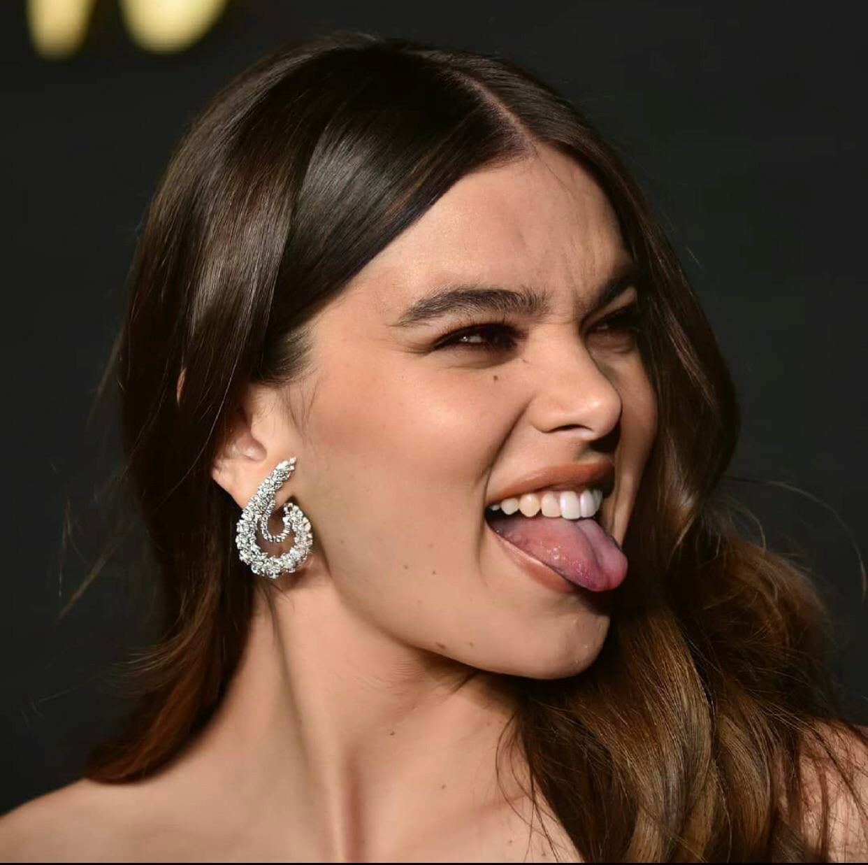 I bet Hailee Steinfeld loves to take loads to the face | Scrolller