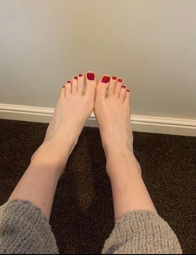 Suck my long toes | Scrolller