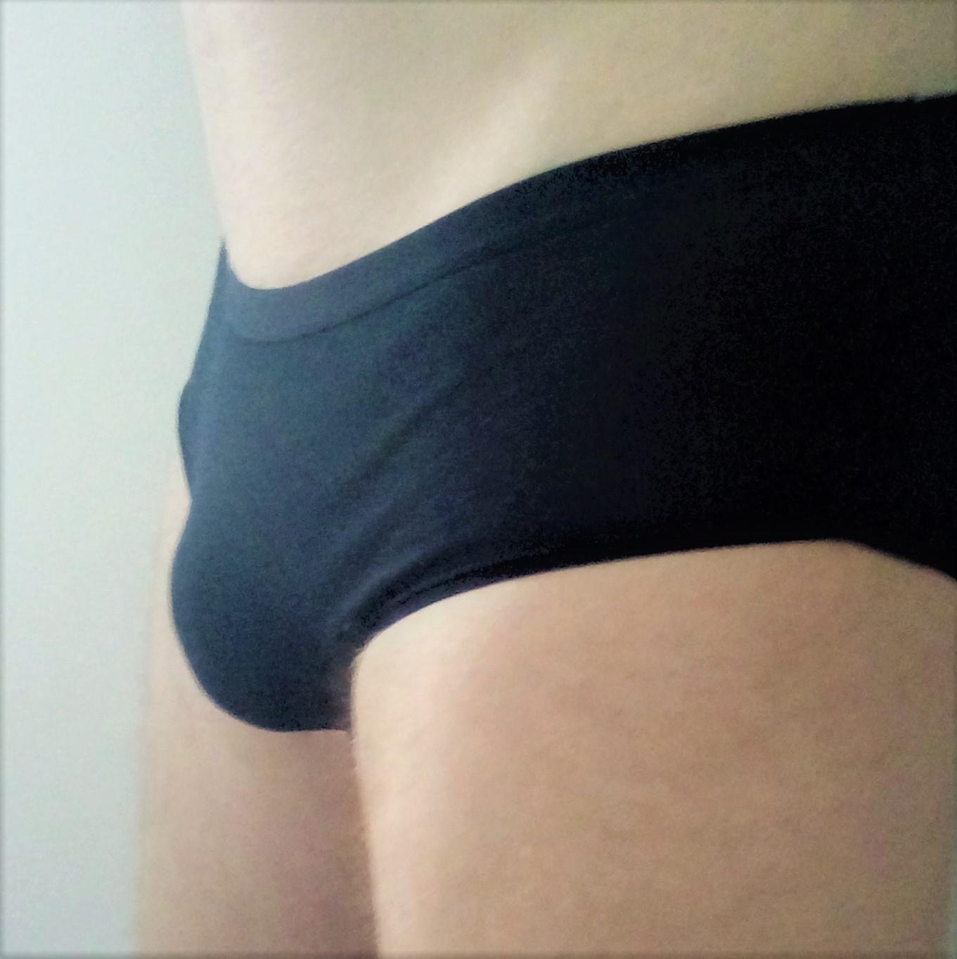 I challenge you to a battle of masculine bulges! | Scrolller