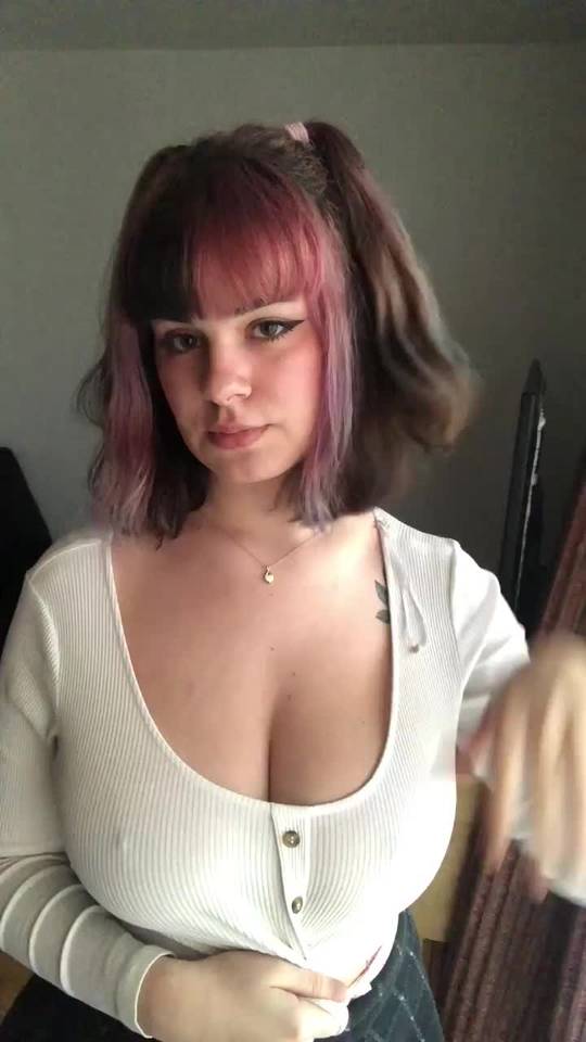 I dare you to look me in the eyes :p | Scrolller