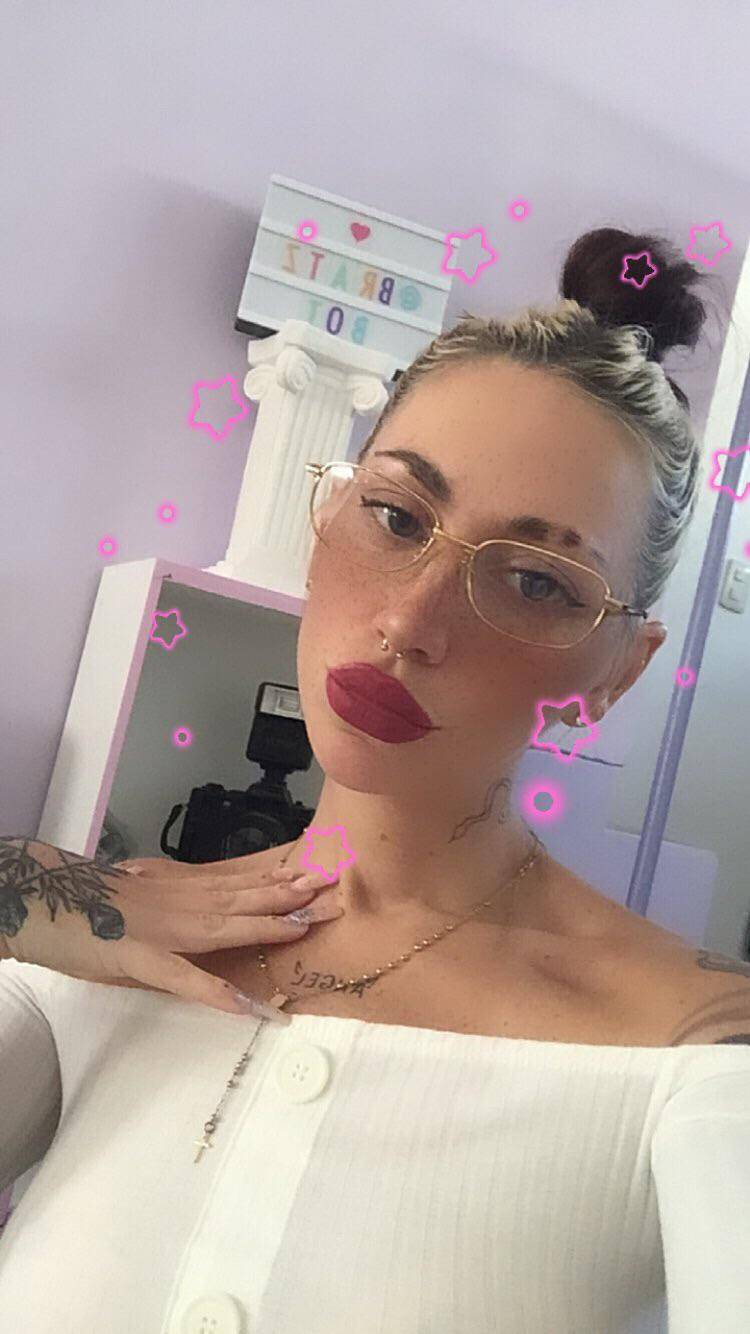 I demand a slave right meow👠🥂 | Scrolller