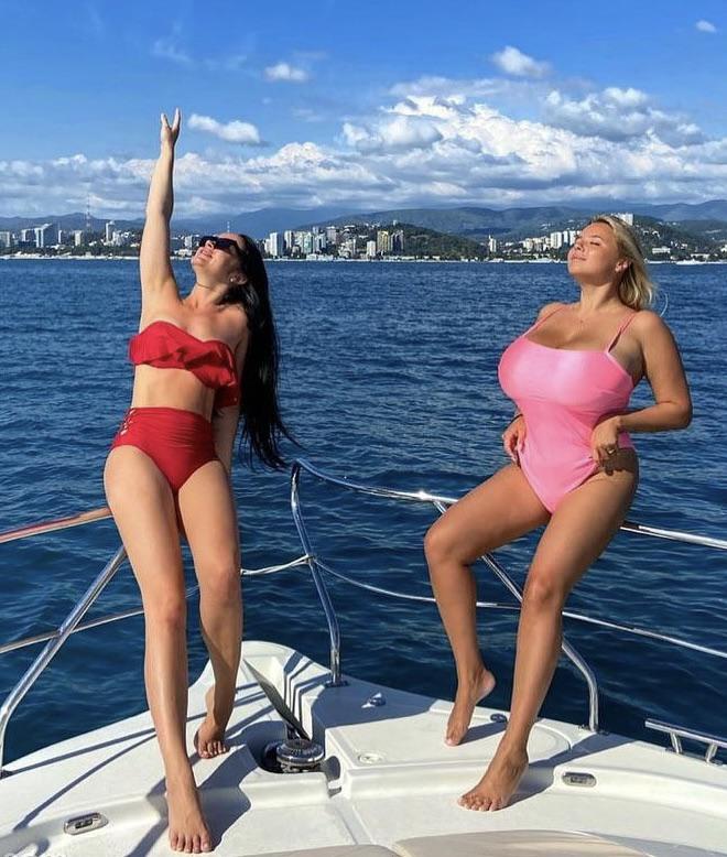 Natural Flotation Devices | Scrolller