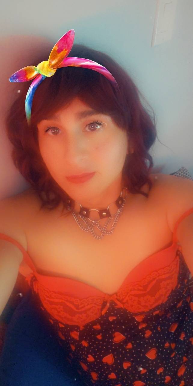 I feel like a princess, waiting for my prince. | Scrolller