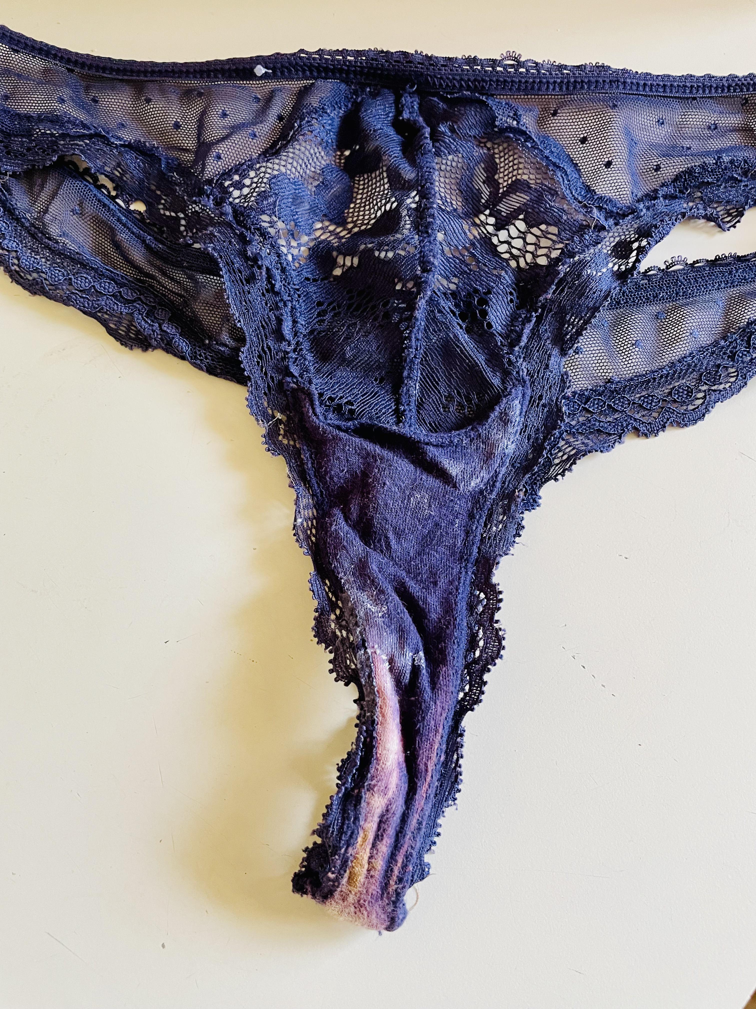 Wanna smell my tiny, dirty thong daddy [F](22) | Scrolller