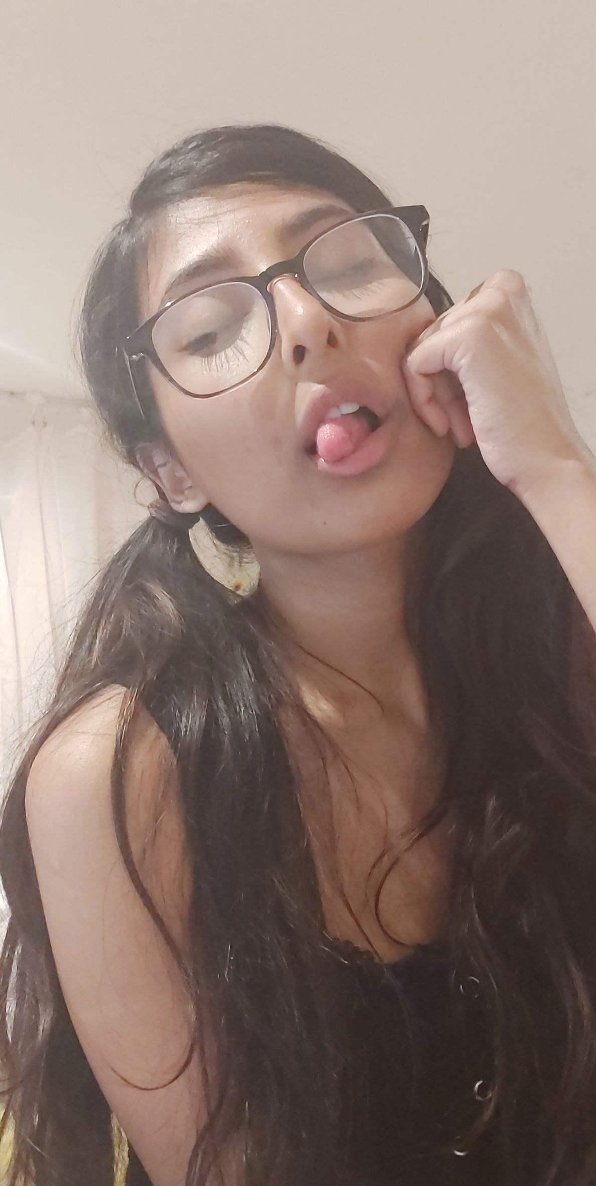 I got new glasses! do they look cute? | Scrolller I got new glasses! do they look cute? | Scrolller
