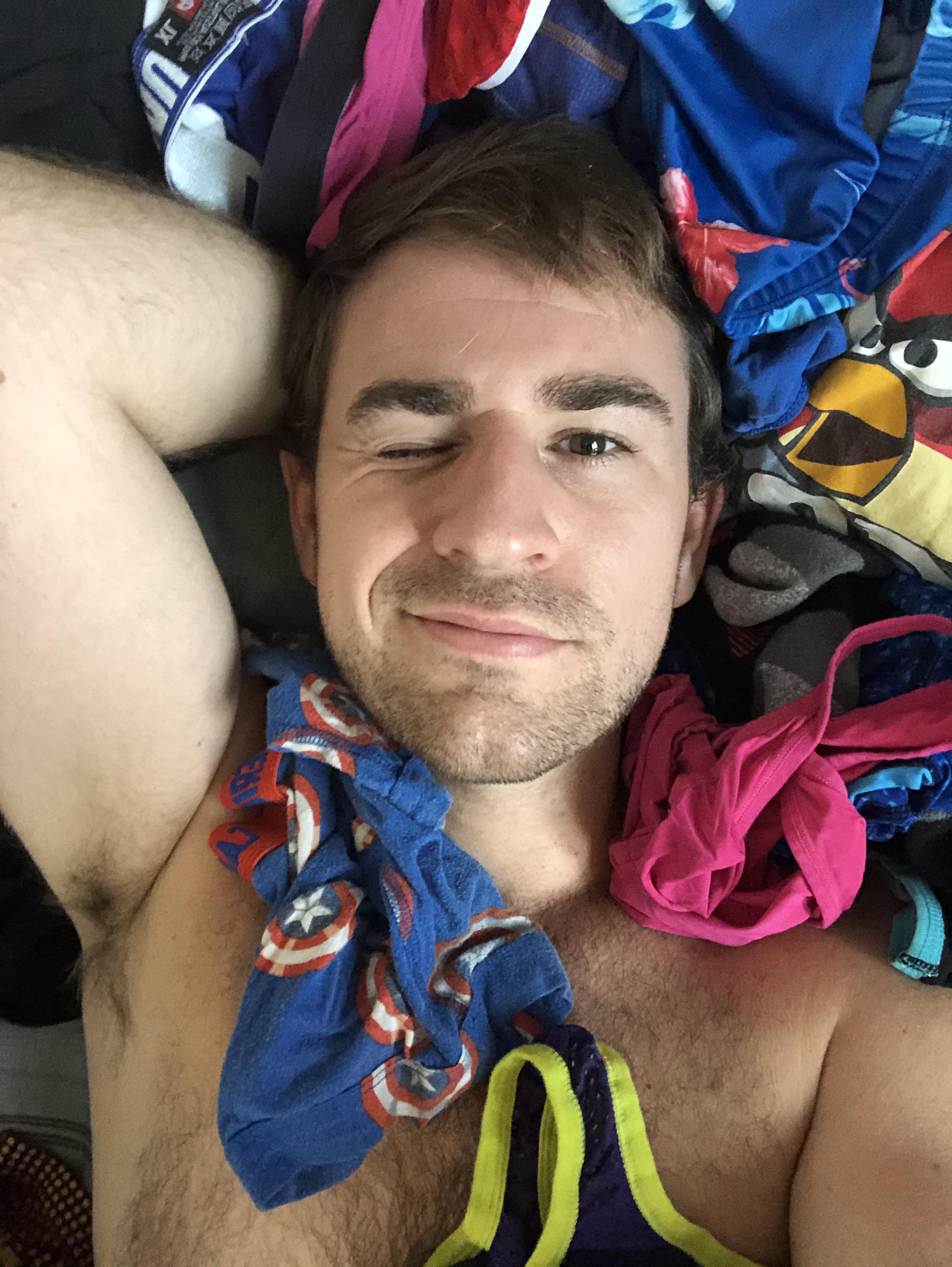 I hate folding laundry.. who wants to help? 😋 | Scrolller