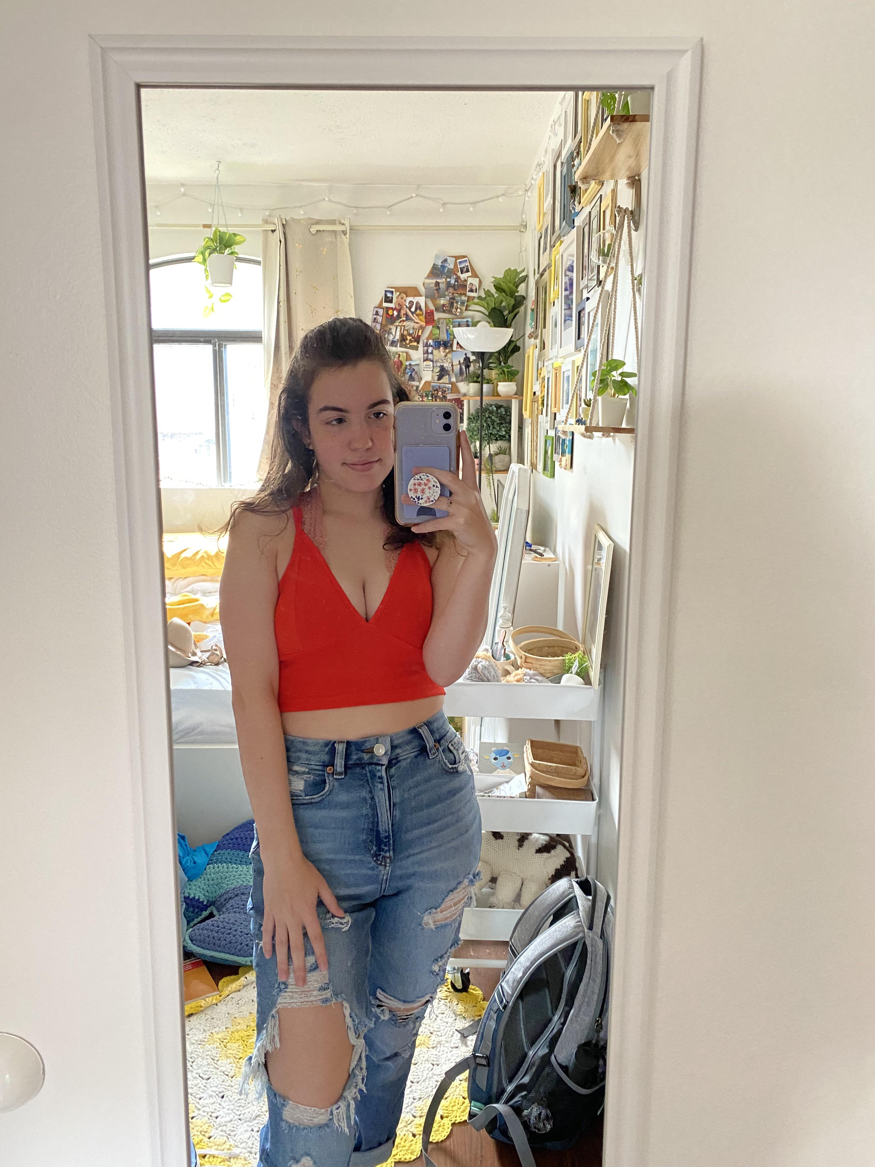 need someone to cum rip off my top😏 | Scrolller