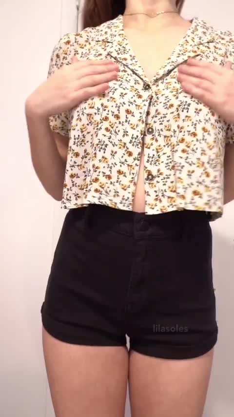 I love bouncing my boobs for you | Scrolller