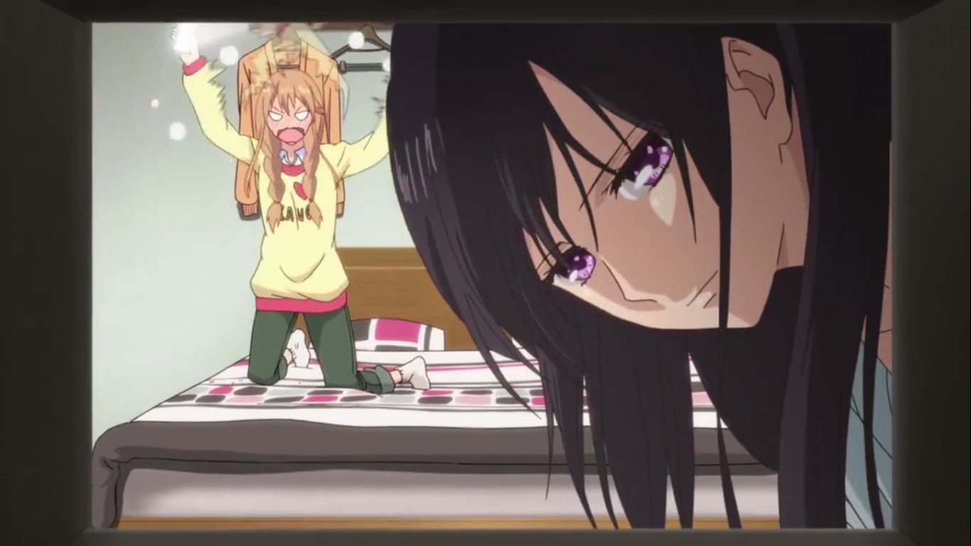 I just realized that in this scene from the OP, Mei finds where Yuzu keeps her yuri incest manga ...