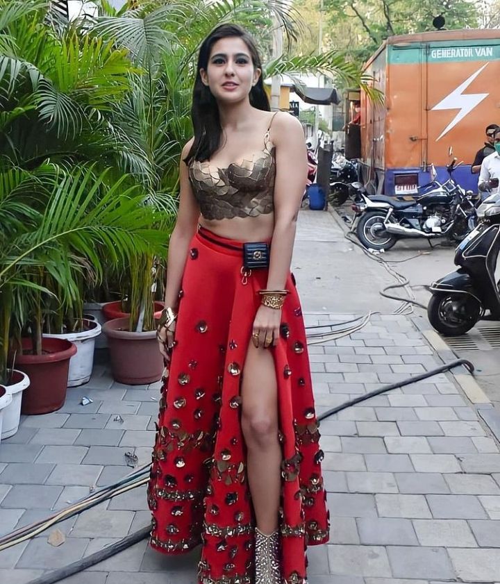 I just wanna rip off Sara Ali Khan's dress and enjoy every bit of her. | Scrolller
