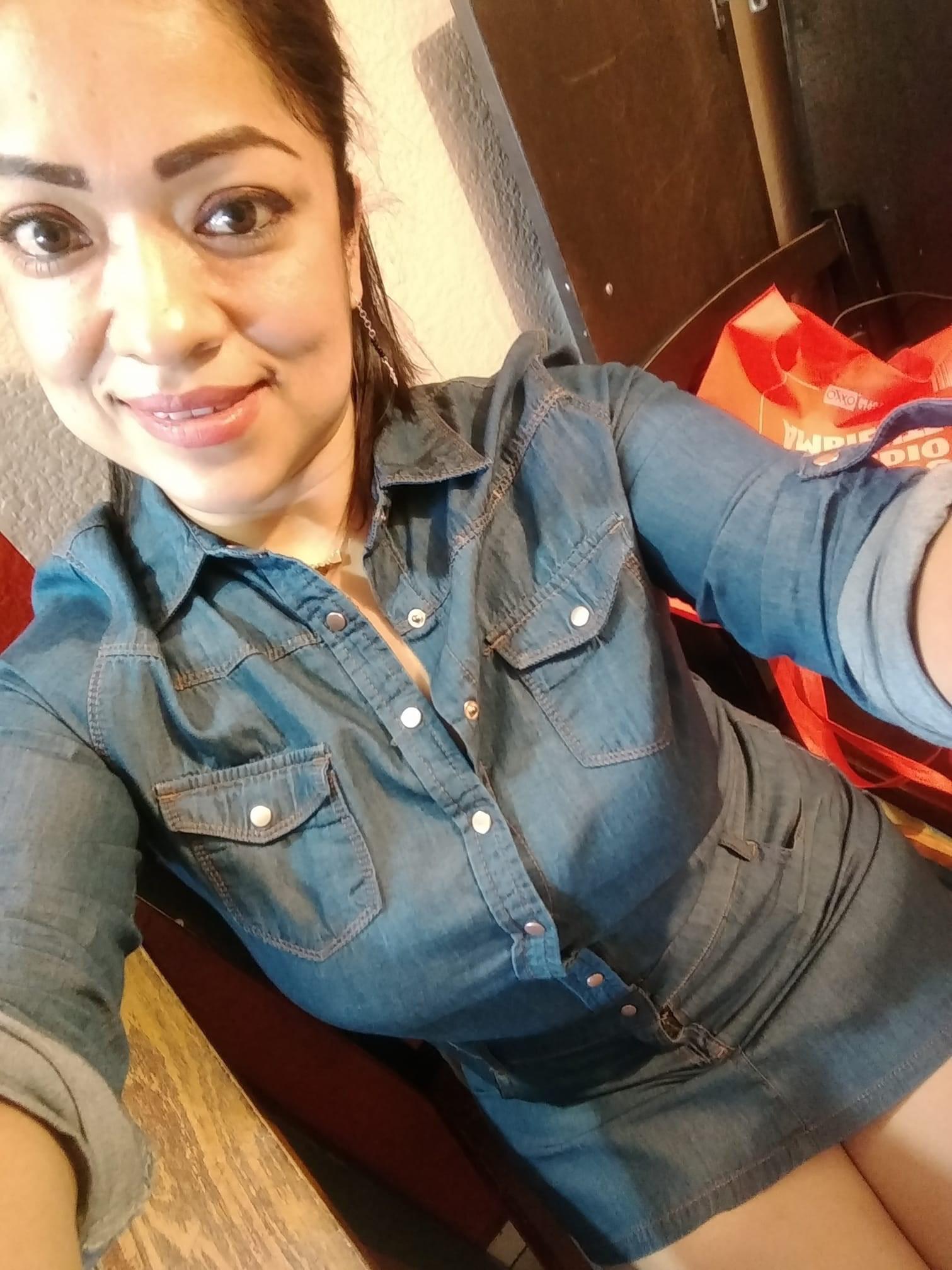 I just want to unbutton those buttons 😍😍😍 | Scrolller