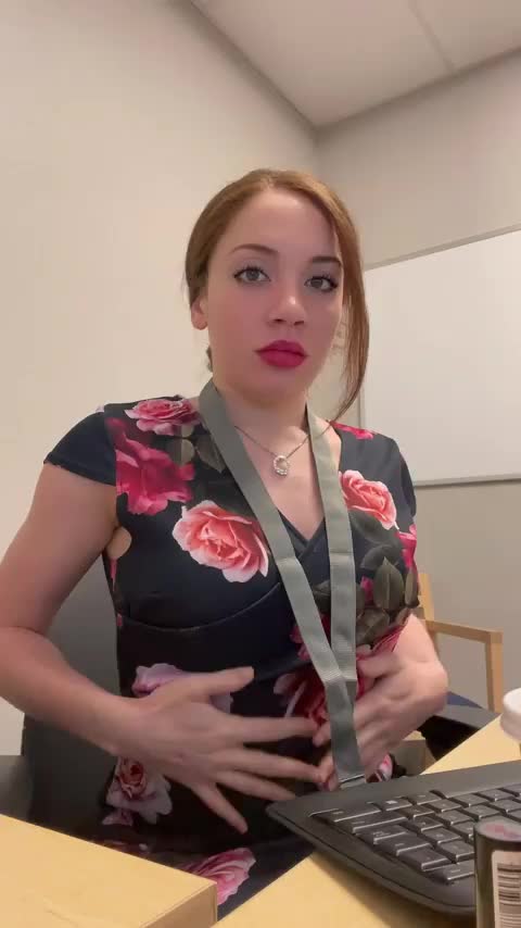 Here is a quick titty flash during work | Scrolller