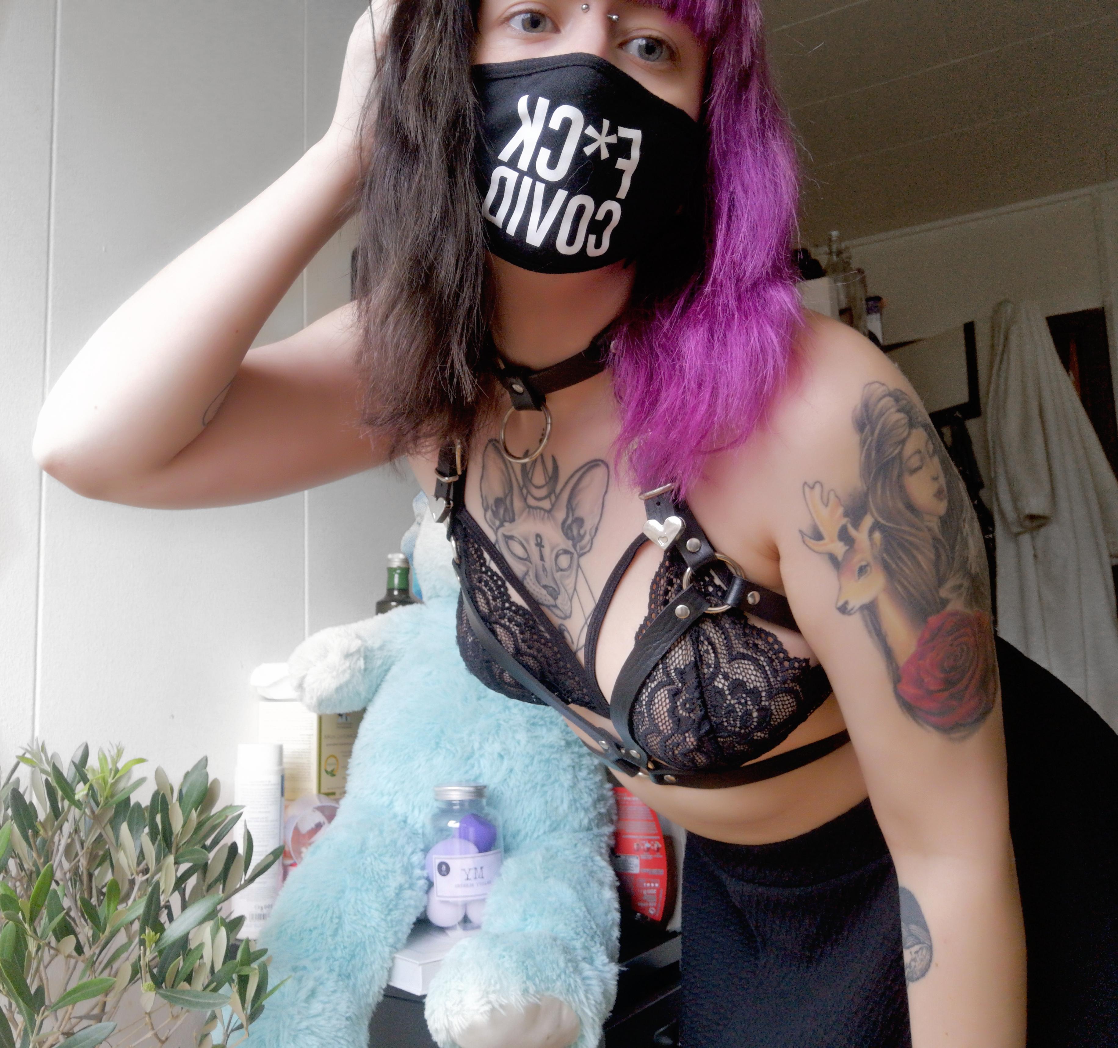 I know I'm not as petite as the other girls here, but i'm definitely fuckable, right? | Scrolller