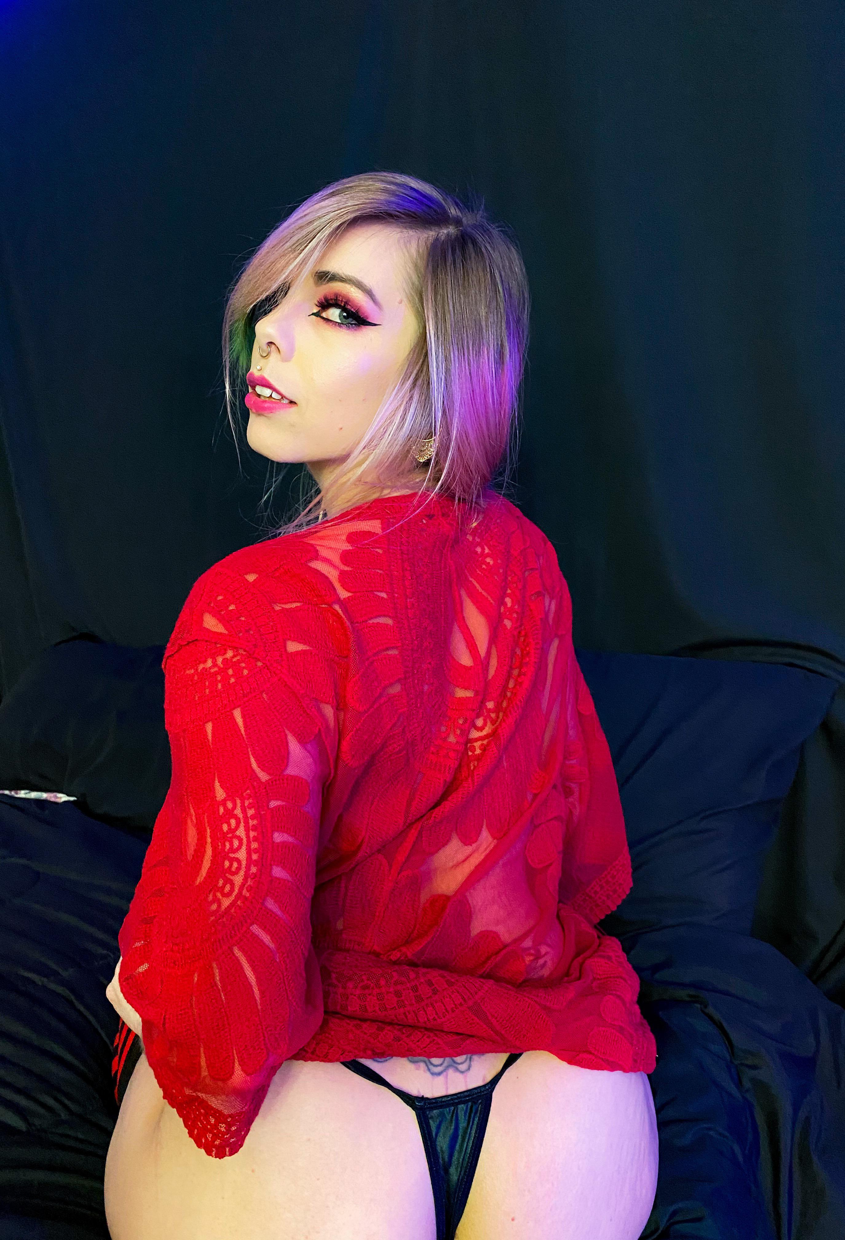 I like it when you beg on your knees for my attention [selling] | Scrolller