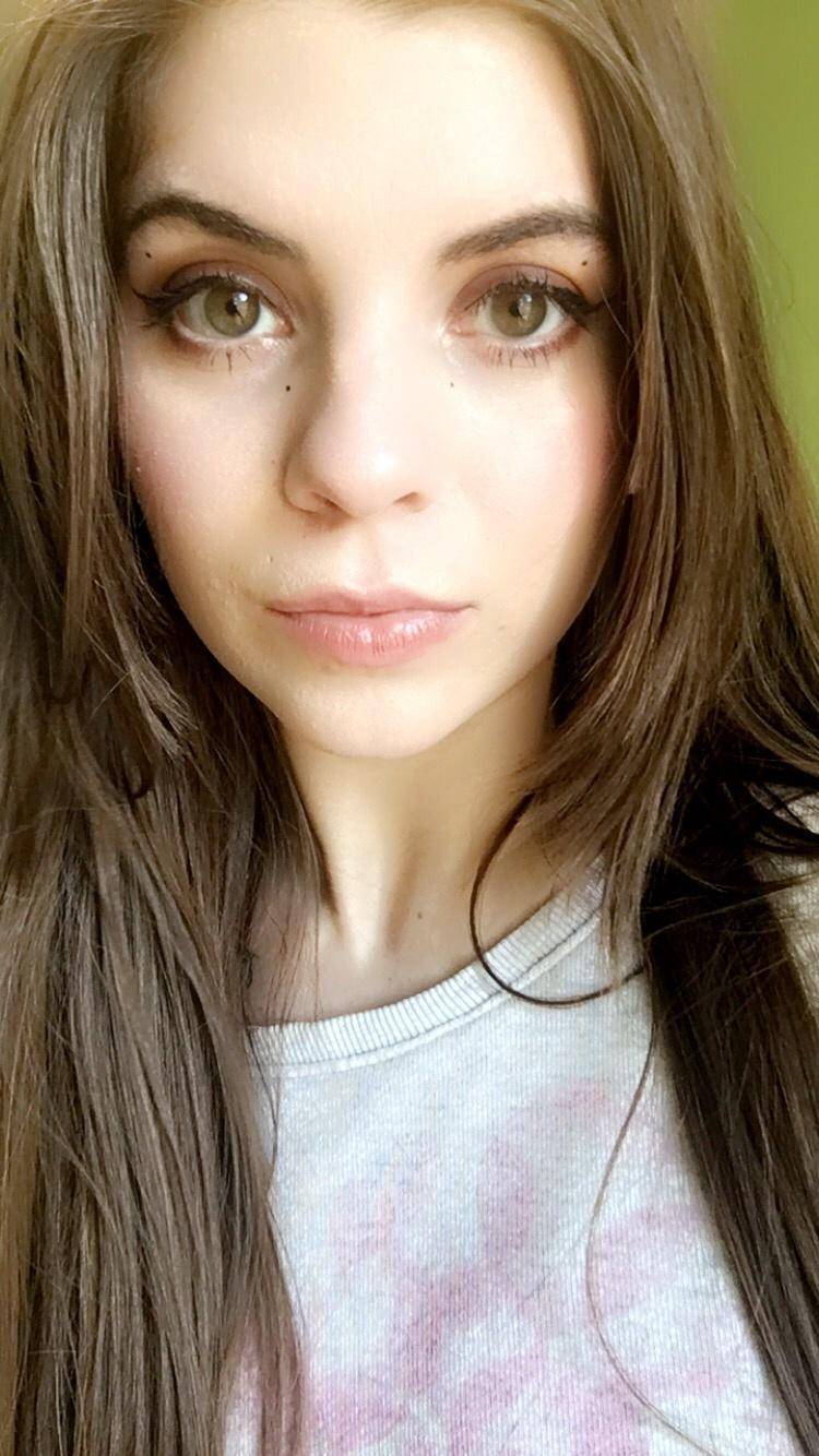 I like my hazel eyes in this pic