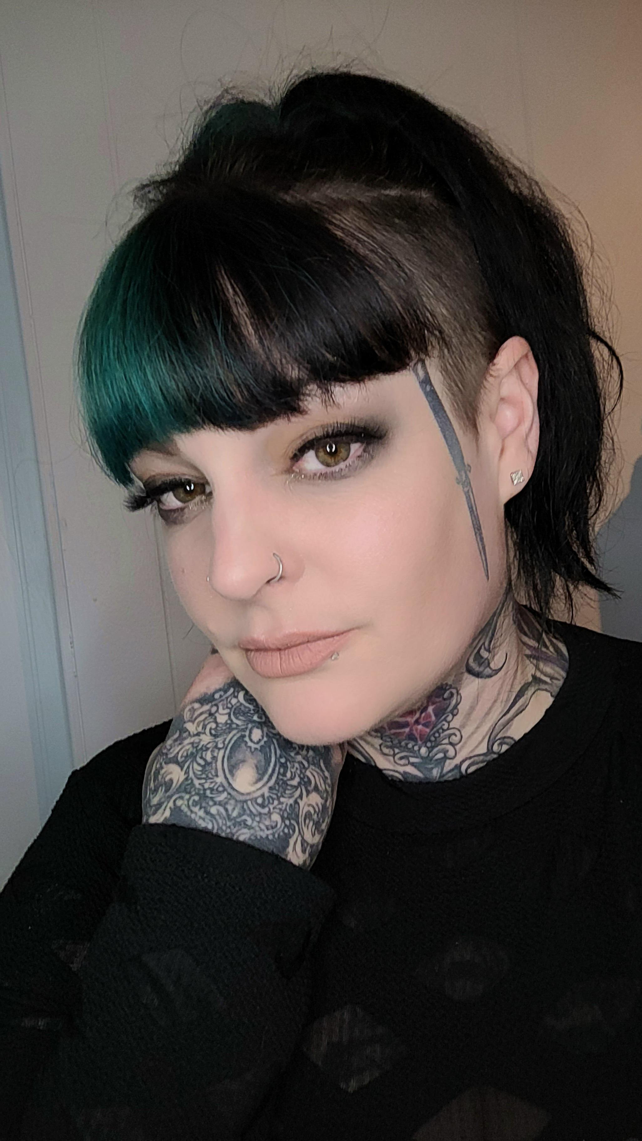 Can you still be hot with clothes on!? 💋🖤🔪 | Scrolller