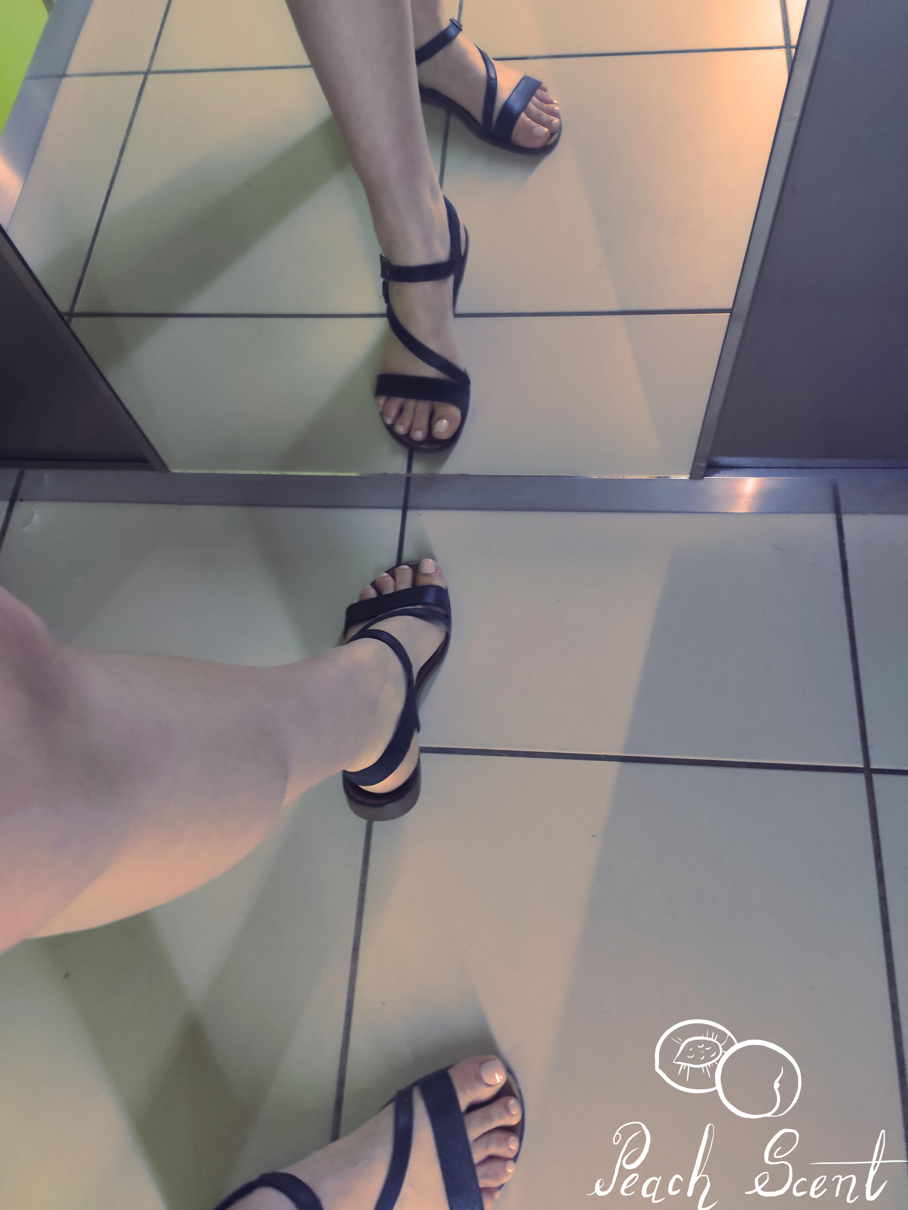 I love big mirrors in elevators