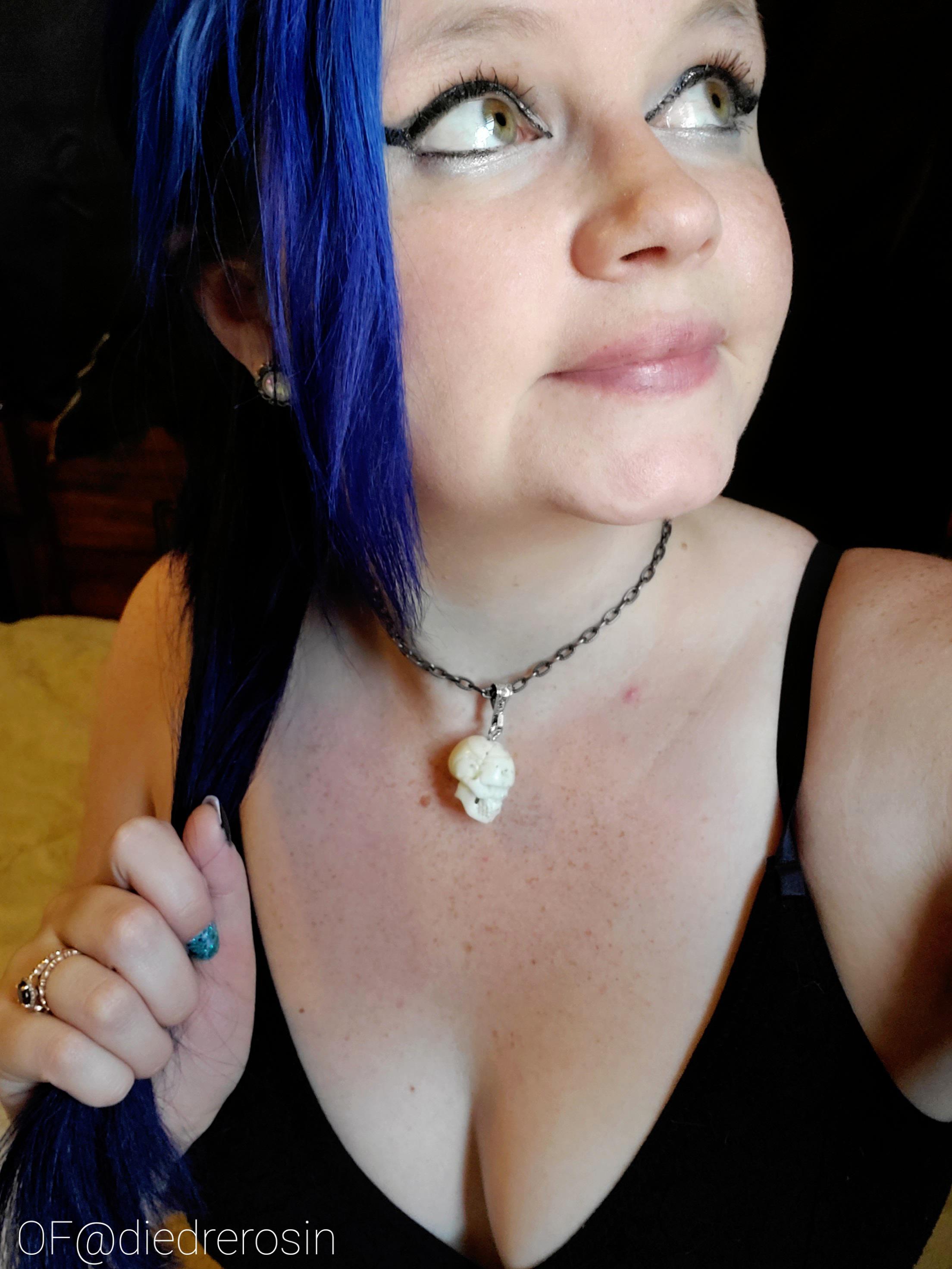 I love it when he pulls my hair💙 But he's at work sooo....😈 | Scrolller