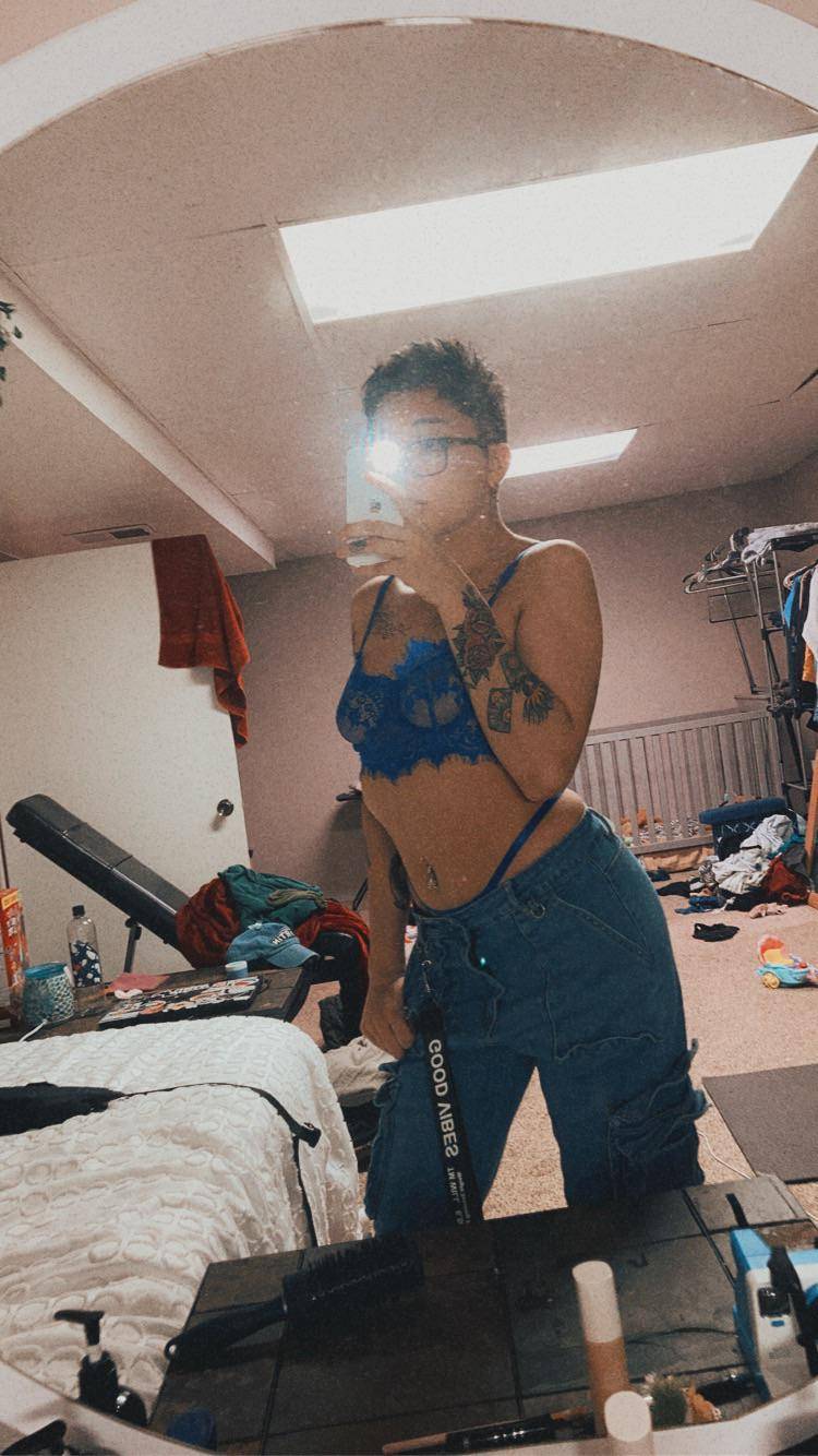 I love my lingerie peaking out of my pants 🙈 | Scrolller