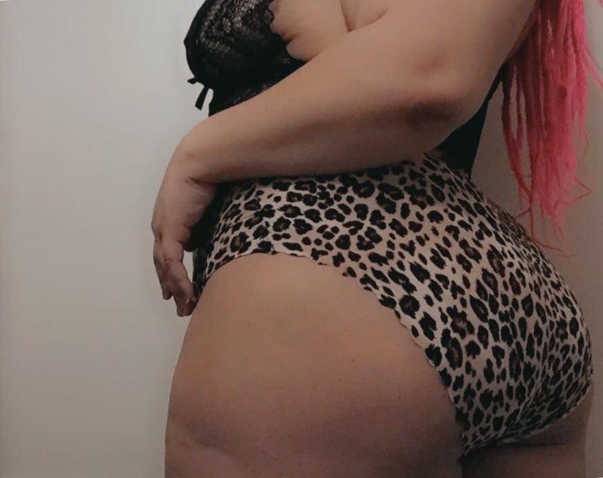 I love my thigh dimple 🥰 | Scrolller