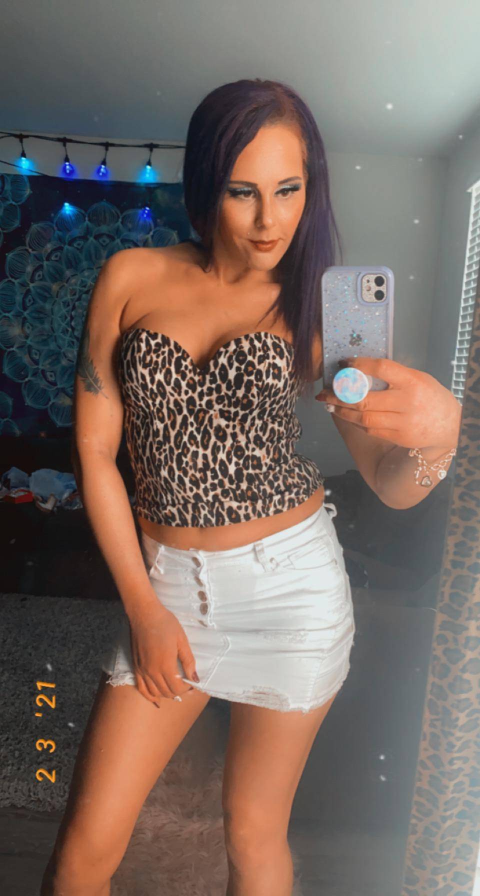 I love taking mirror selfies! | Scrolller