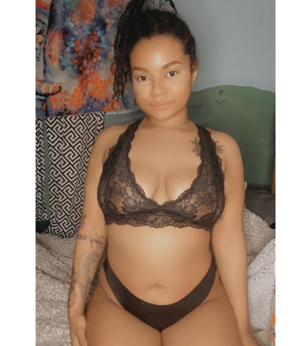 I love wearing black | Scrolller