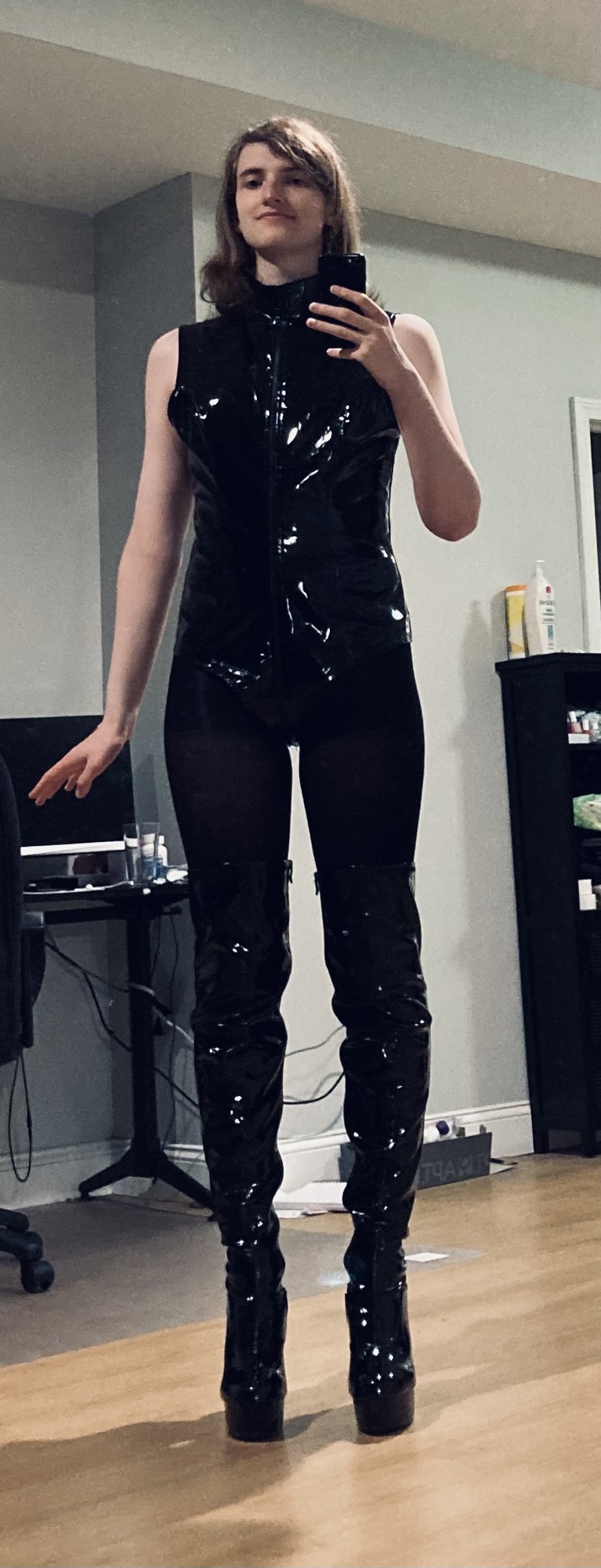 I’m a dumb latex bimbo. | Scrolller