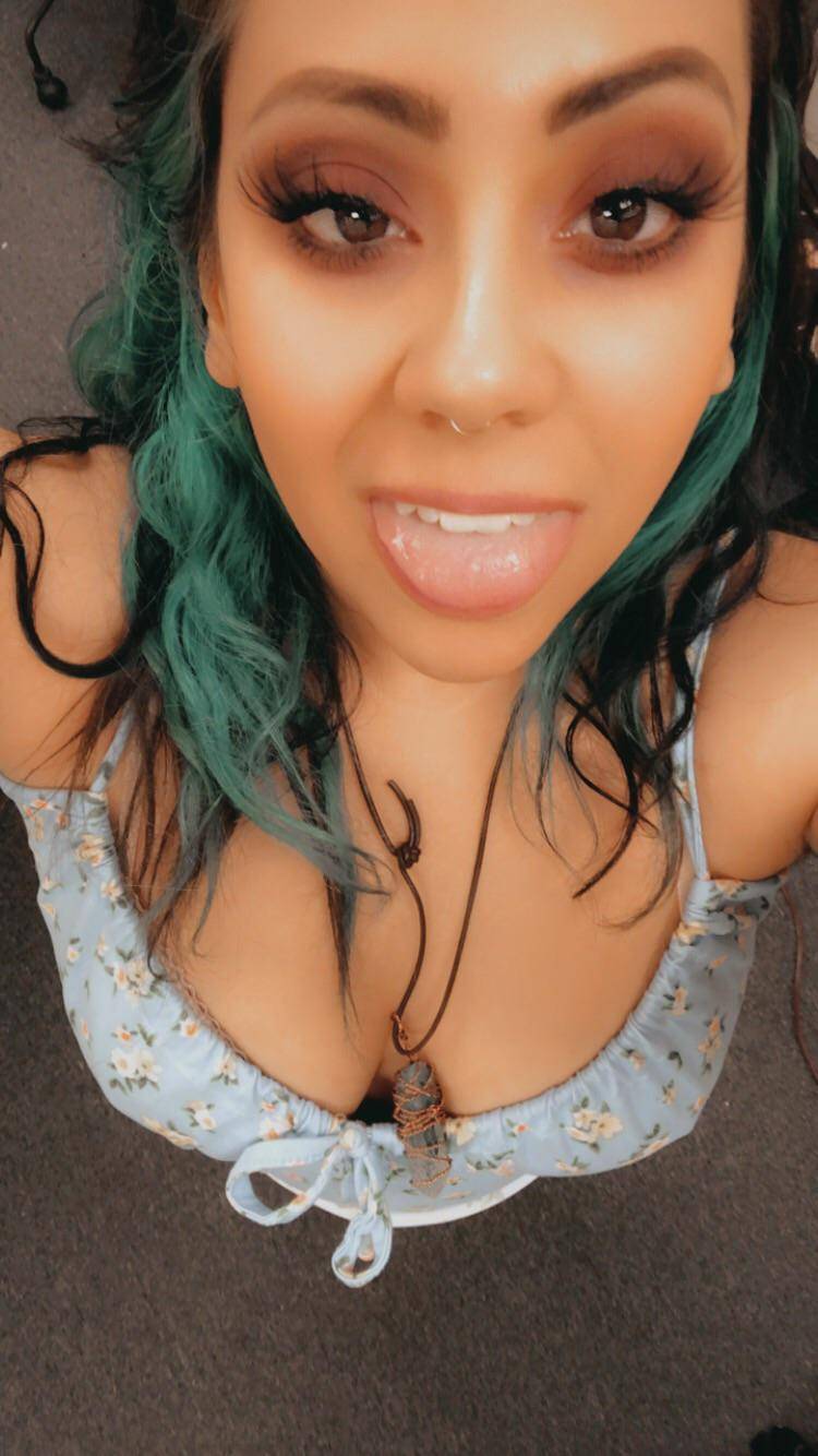 Make me your little slut 😈check my bio | Scrolller