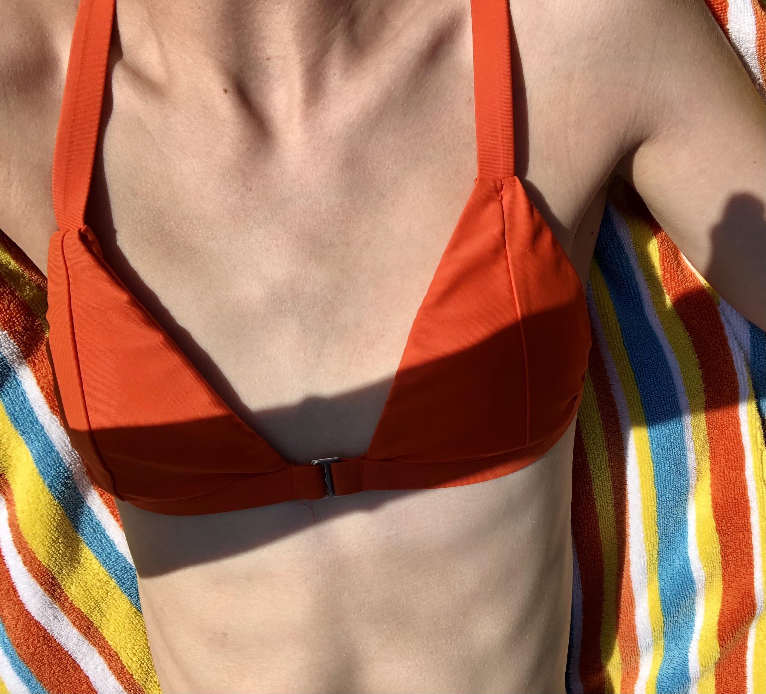 Do you like my flat chest? 🧡 | Scrolller