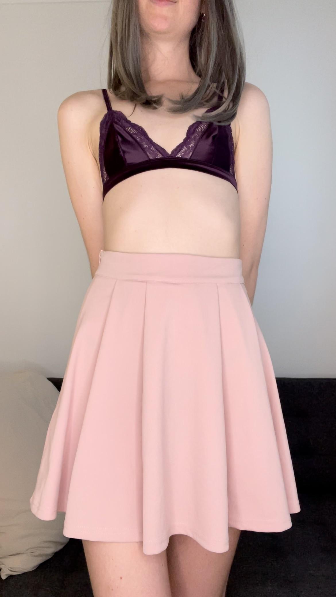 I’m only 18 but I love making older men hard 🌝 | Scrolller