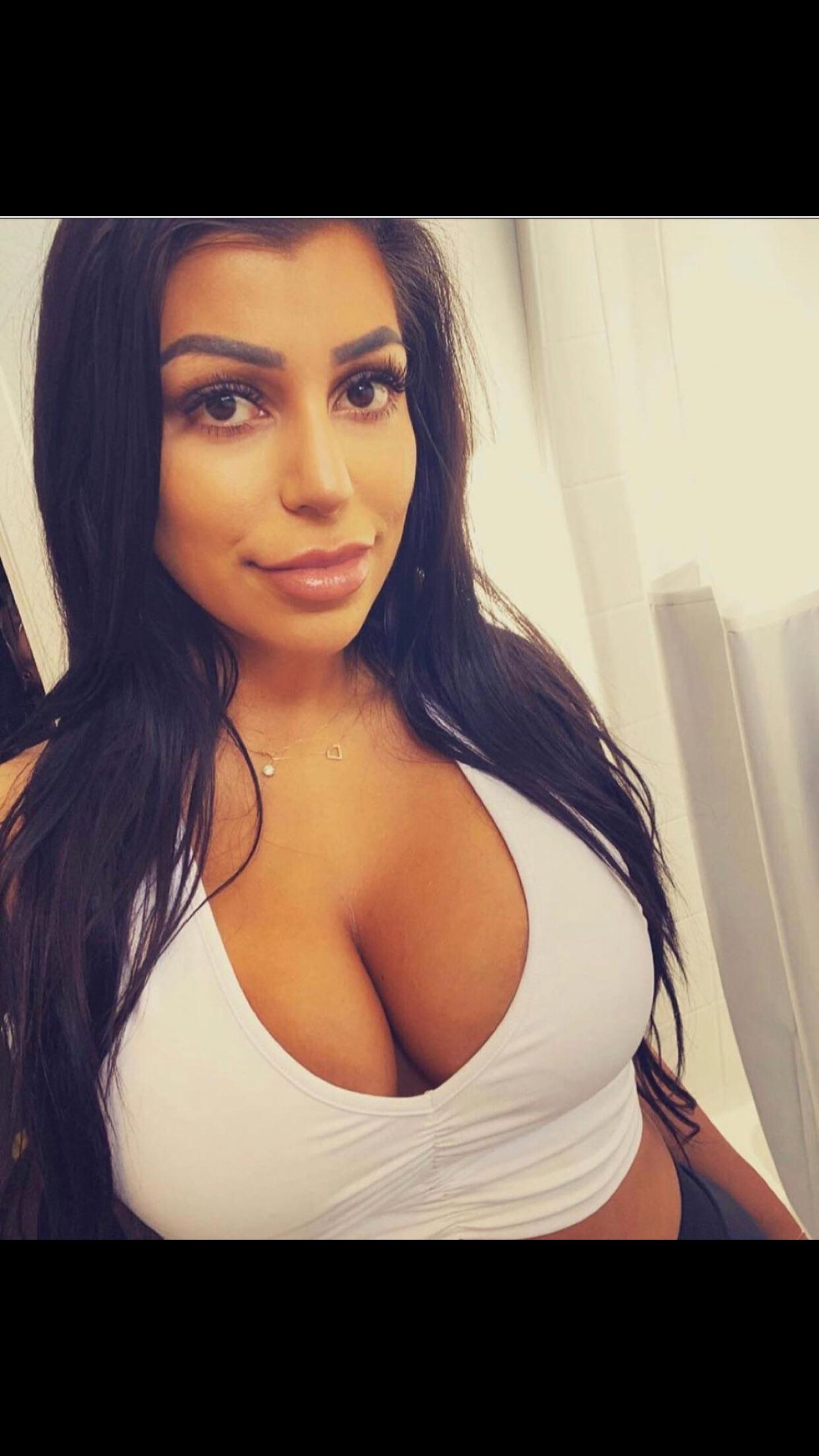 I’m very much available for hook up today , only serious guy should hit my DM | Scrolller