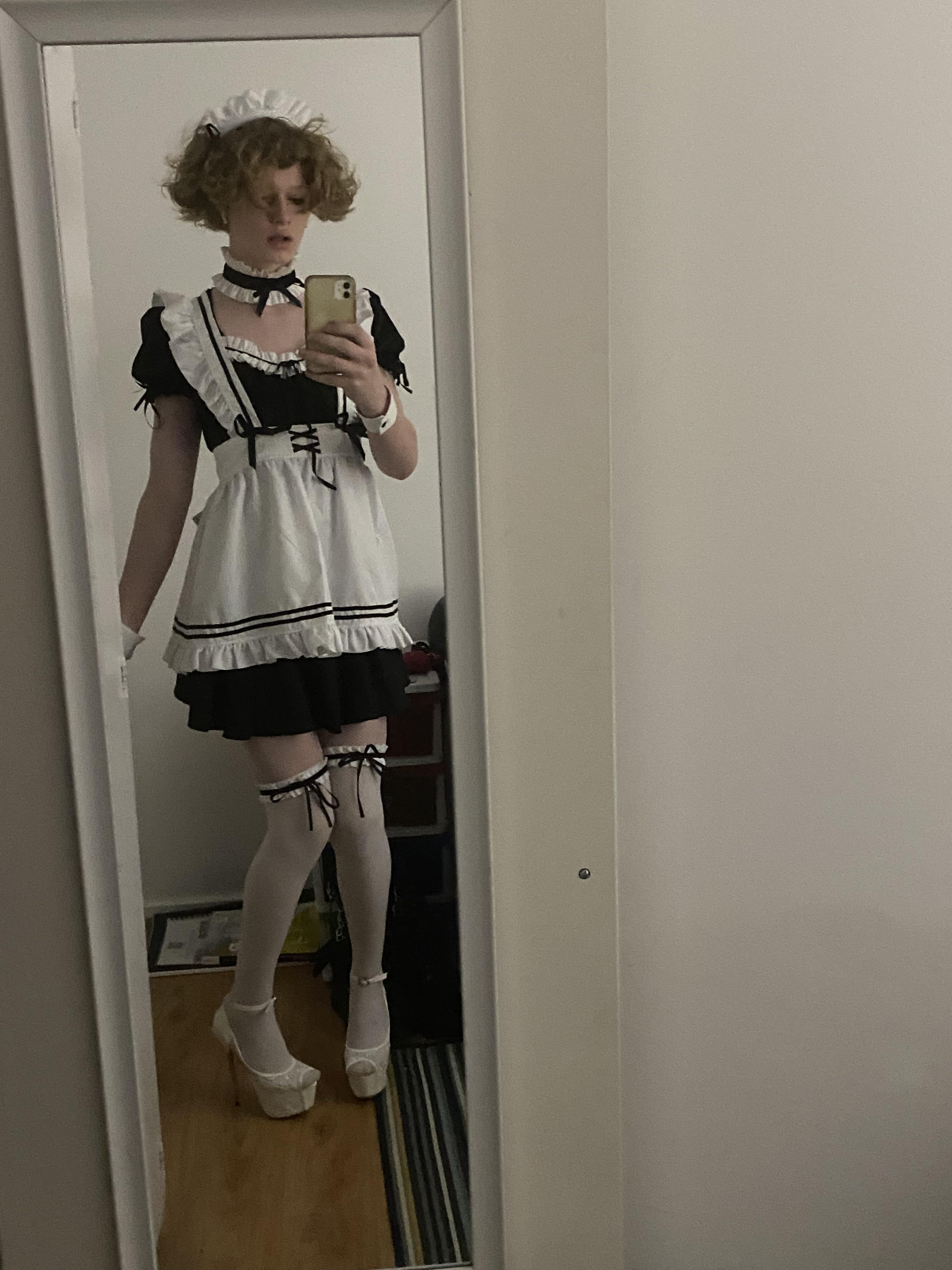 I made a free only fans like an hour ago, doesn’t take long to turn u into a slut apparently ...