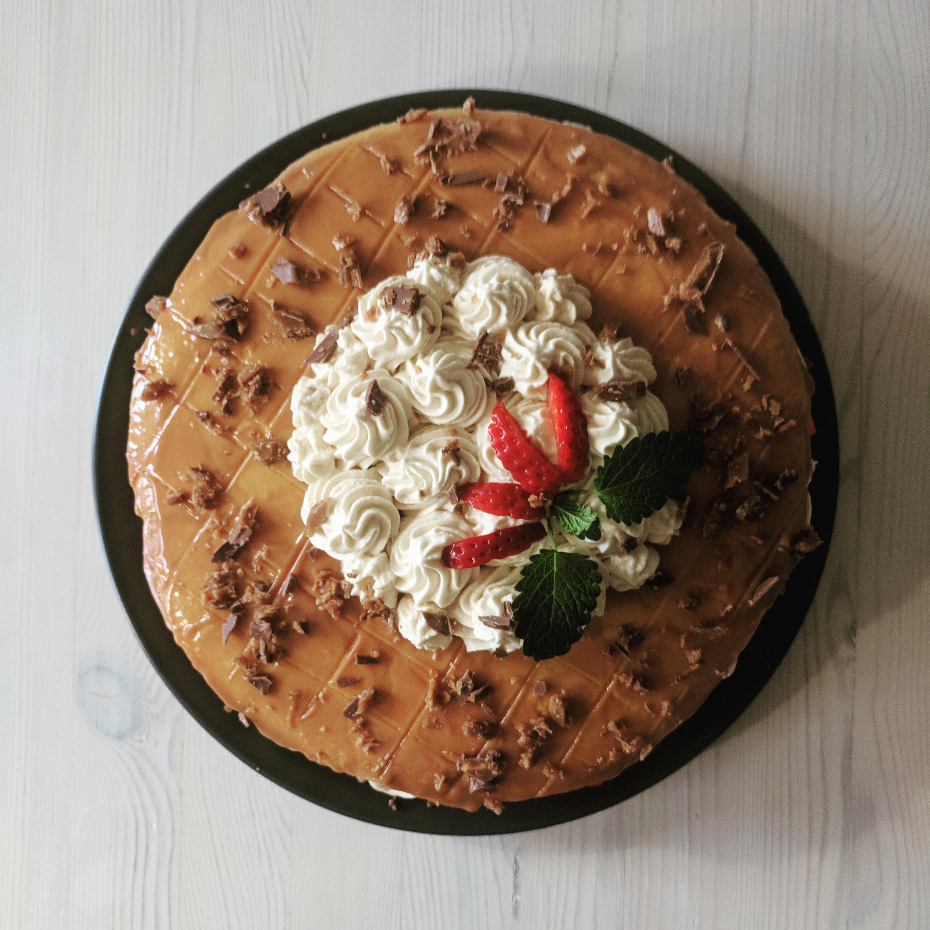 I made a 🍰 strawberry layer cake with home made caramel, wiped cream and crunched Daim. | Scrolller